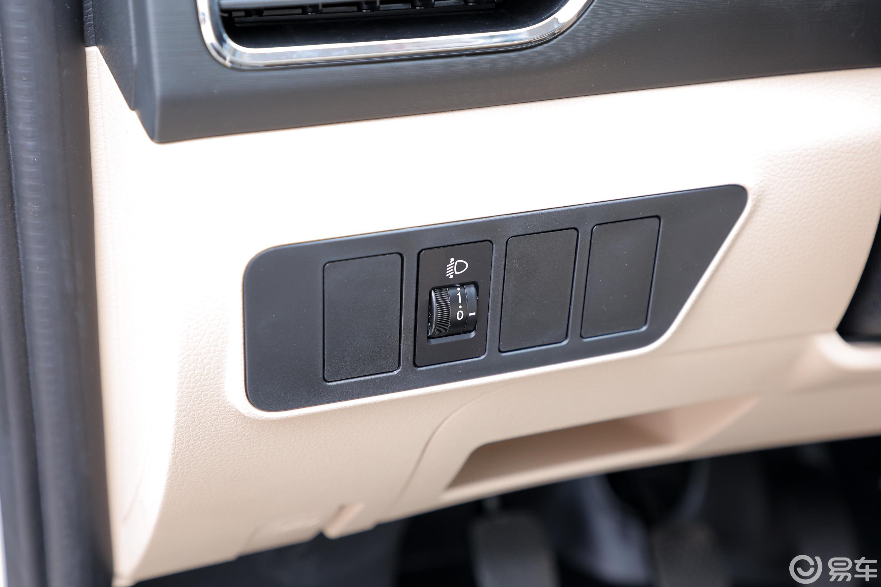 【新豹T3 PLUSPLUS 东安1.6L 2.52米双排旗舰版内饰图片-汽车图片大全】-易车