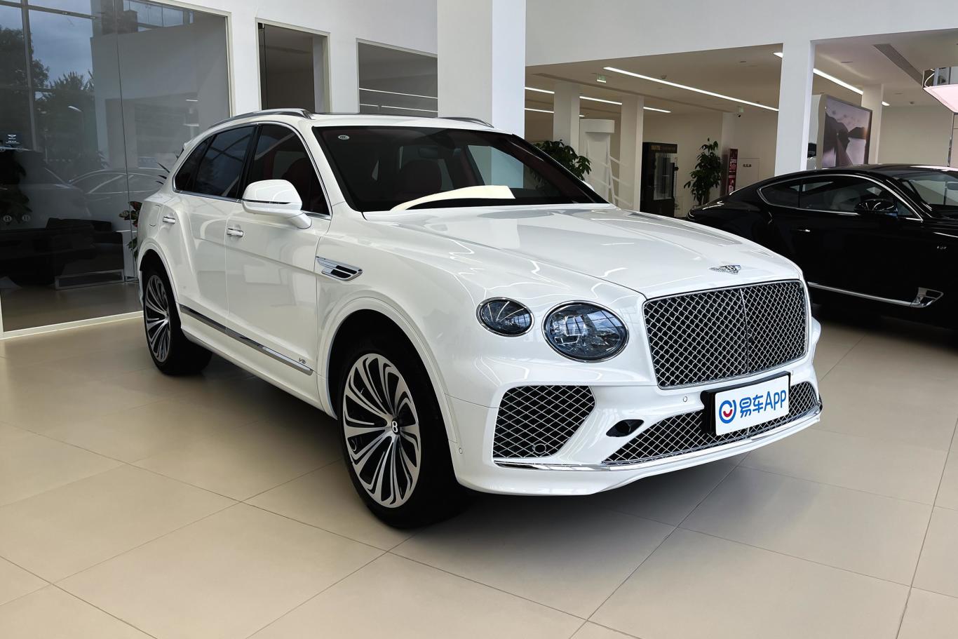 【添越4.0T V8侧前45度车头向右水平图片-汽车图片大全】-易车