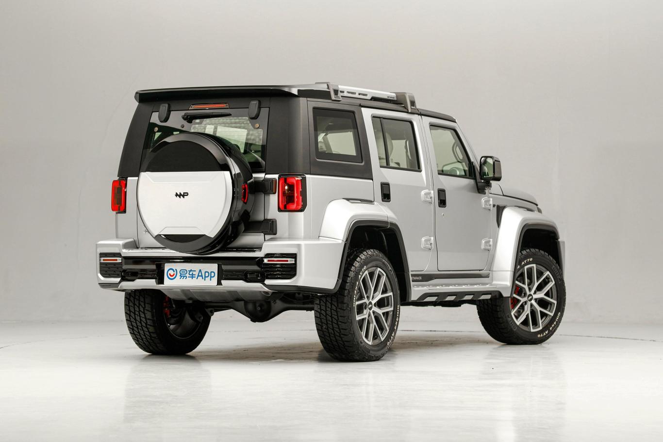 【北京越野BJ40超及40 2.0T 自动四驱Meta 40 Pro 汽油侧后45度车头向右水平图片-汽车图片大全】-易车