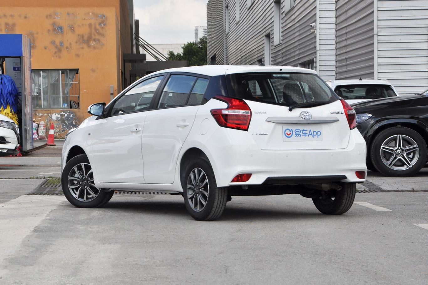 【YARiS L 致炫1.5L CVT 豪华PLUS版侧后45度车头向左水平图片-汽车图片大全】-易车