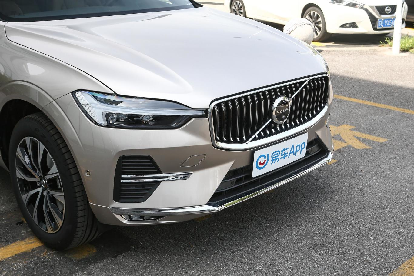 【沃尔沃XC60B5 四驱智雅豪华版前格栅侧俯拍图片-汽车图片大全】-易车