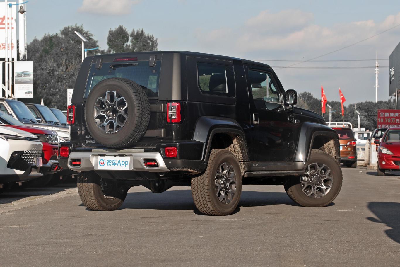 【北京BJ40致敬2020版 2.0T 自动四驱尊享型侧后45度车头向右水平图片-汽车图片大全】-易车