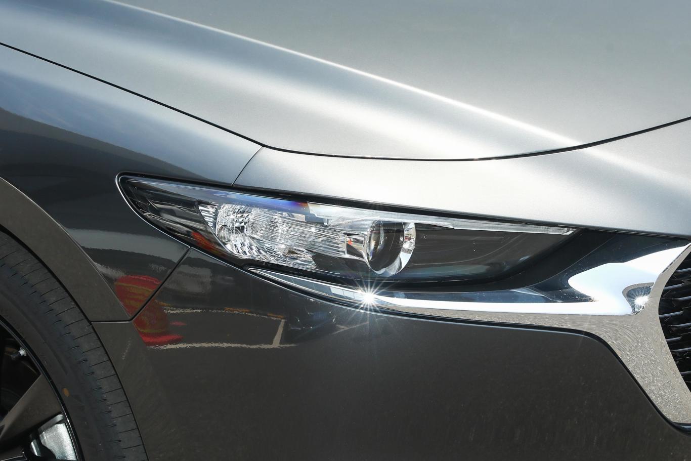 【马自达3 昂克赛拉2.0L 自动黑曜质雅版大灯侧45度俯拍图片-汽车图片大全】-易车