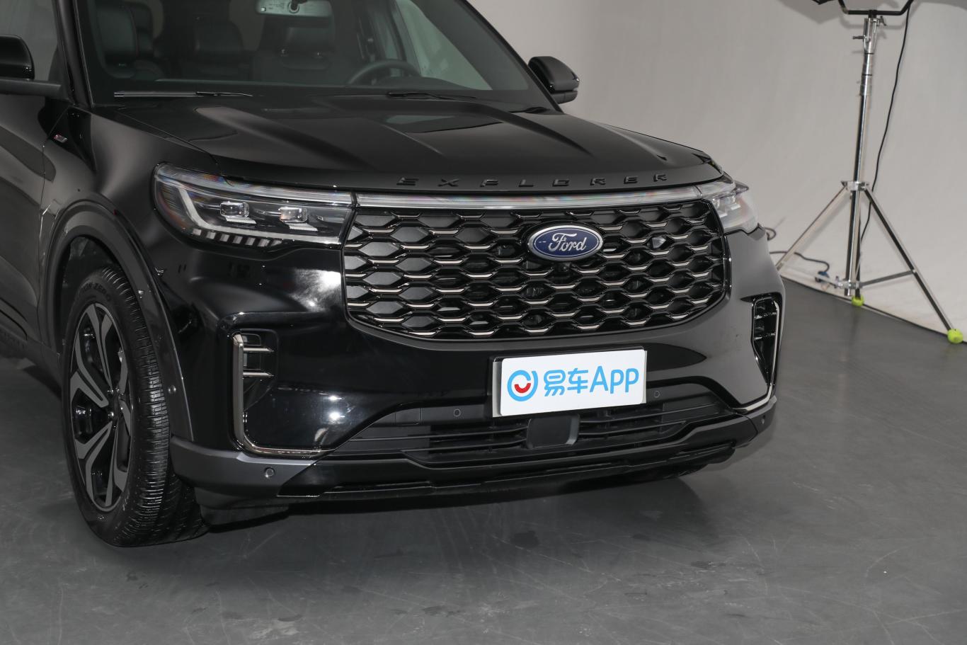 【探险者EcoBoost 285 四驱ST-LINE版 7座前格栅侧俯拍图片-汽车图片大全】-易车
