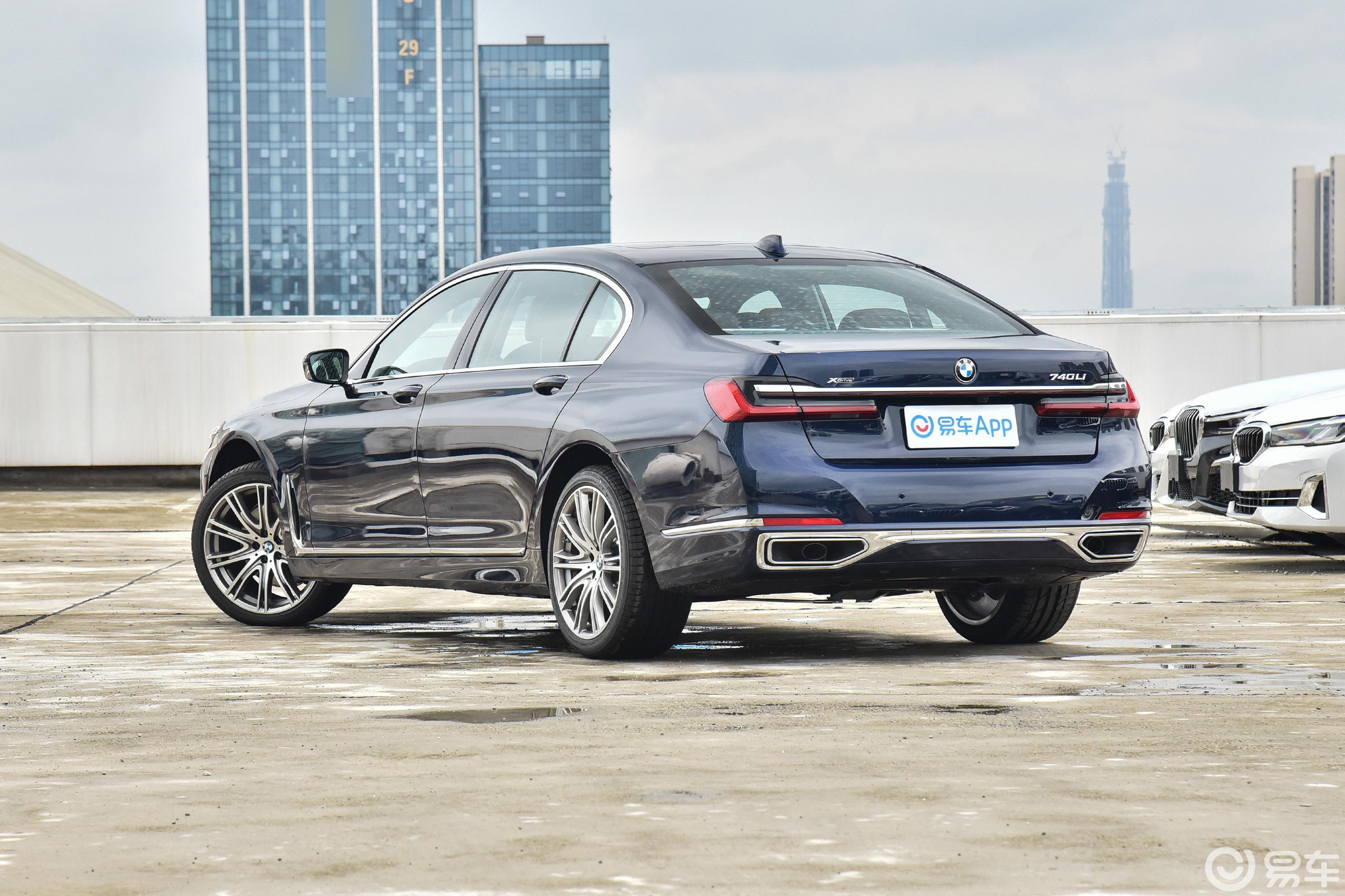 【宝马7系740Li xDrive 行政型 豪华套装侧后45度车头向左水平图片-汽车图片大全】-易车