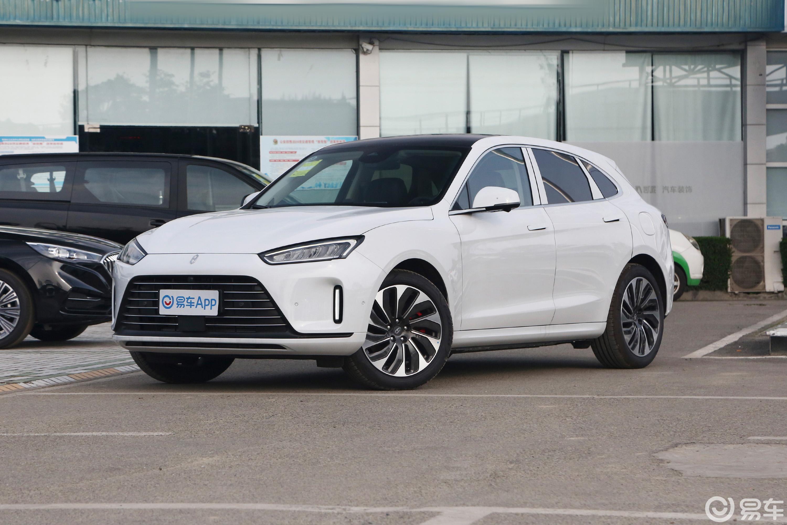 【问界M5增程版 180km 四驱至臻版侧前45度车头向左水平图片-汽车图片大全】-易车