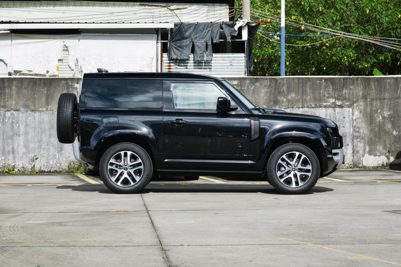 【卫士改款 90 3.0T P400 XS正侧车头向右水平图片-汽车图片大全】-易车