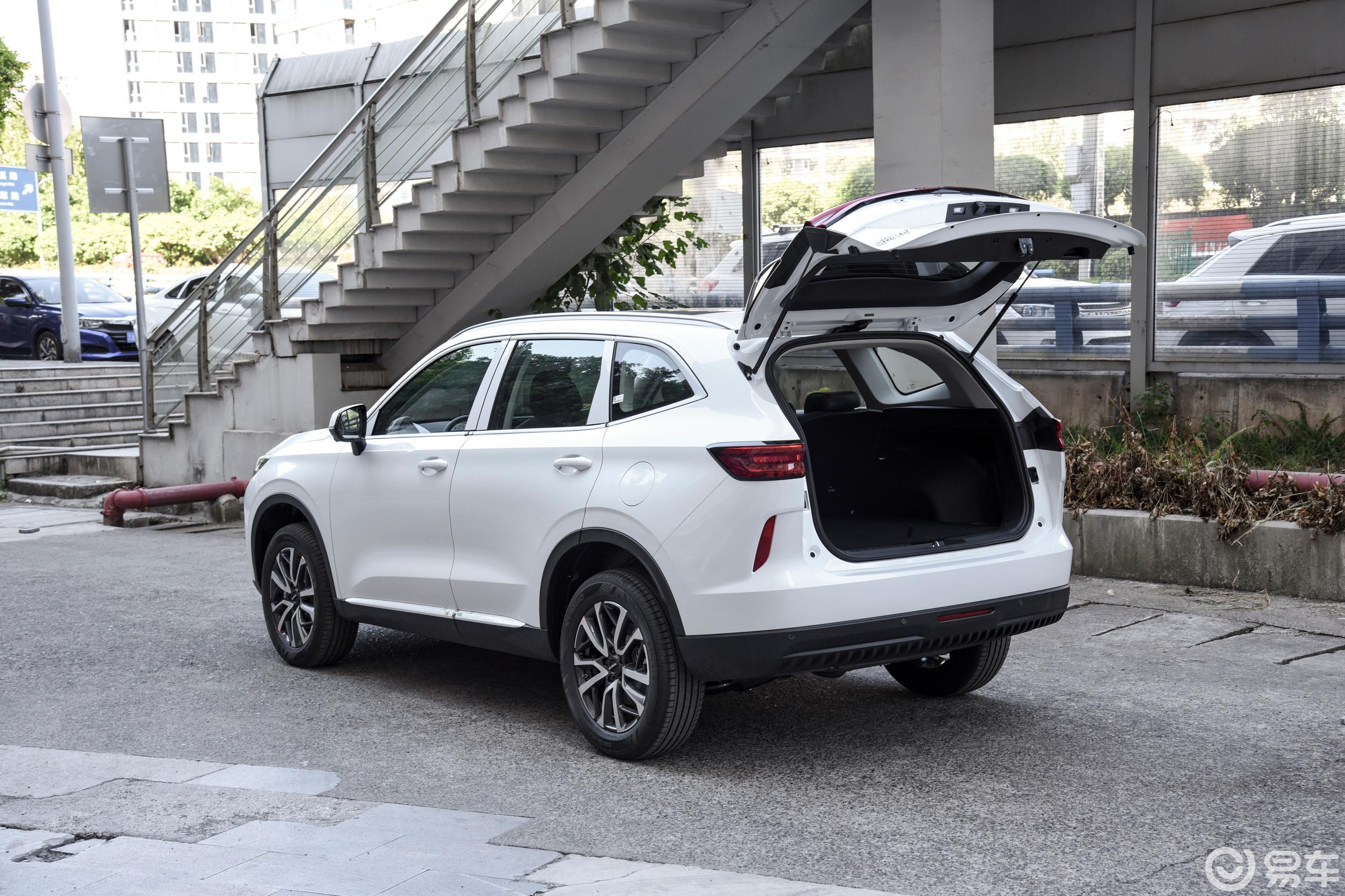 【哈弗H6混动 1.5T DHT版后备厢开启45度侧拍图片-汽车图片大全】-易车