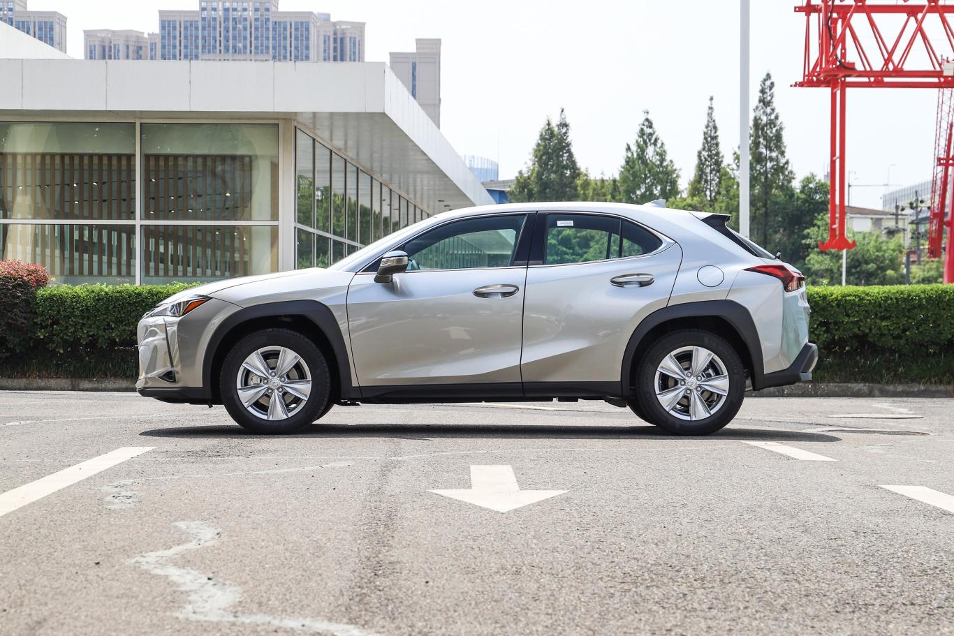 【雷克萨斯UX260h 探·寻版正侧车头向左水平图片-汽车图片大全】-易车