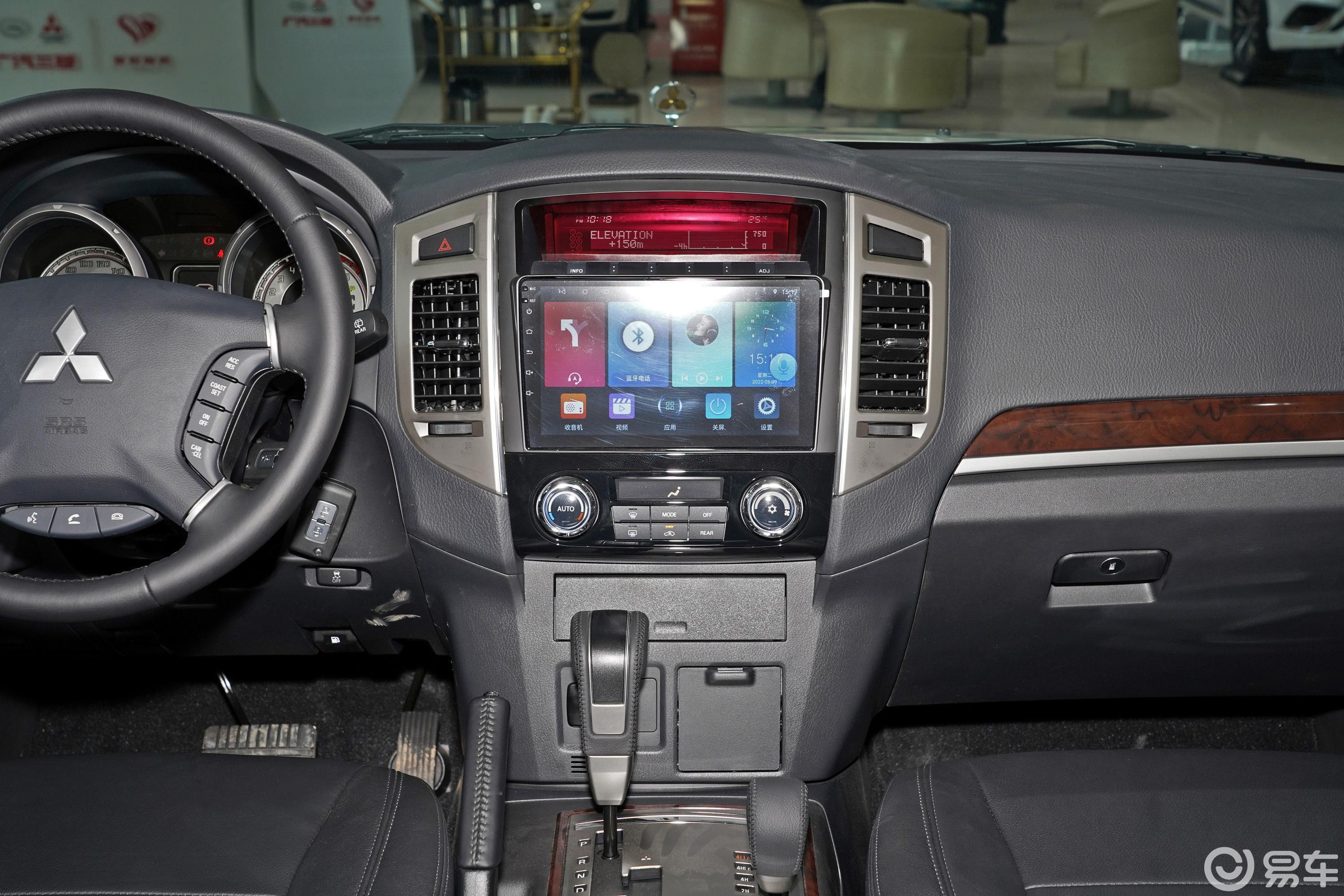 【帕杰罗(进口)3.0L 平行进口高配版中控台整体图片-汽车图片大全】-易车