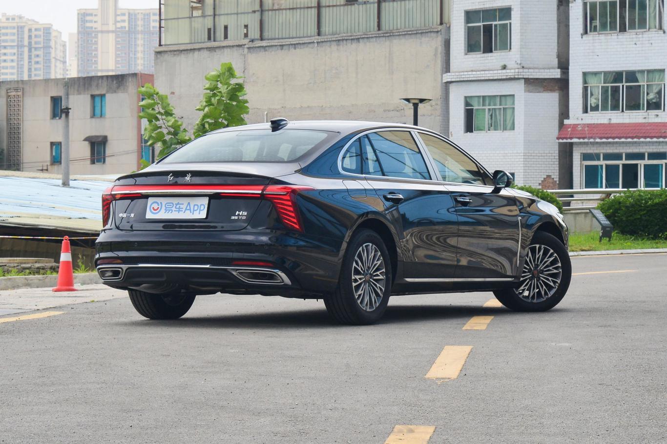 【红旗H51.5T 双离合旗悦版侧后45度车头向右水平图片-汽车图片大全】-易车