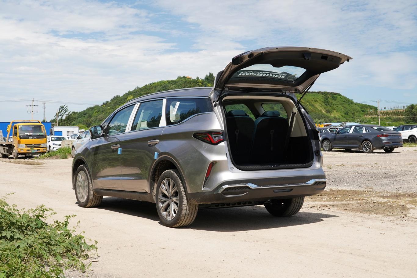 【嘉际嘉际L 1.5T 豪华型后备厢开启45度侧拍图片-汽车图片大全】-易车