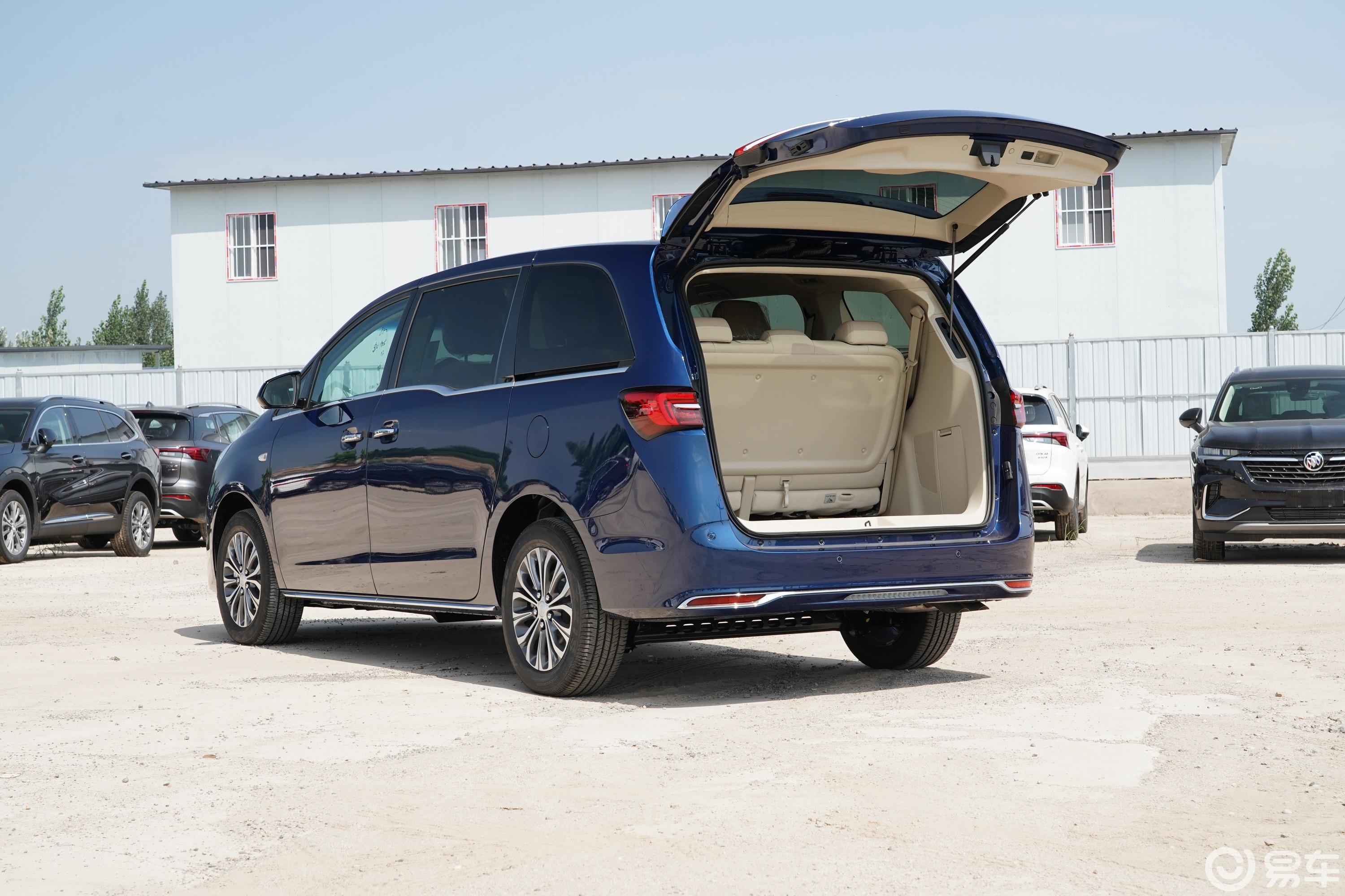 【别克GL8陆上公务舱 2.0T 智慧尊贵型 7座后备厢开启45度侧拍图片-汽车图片大全】-易车