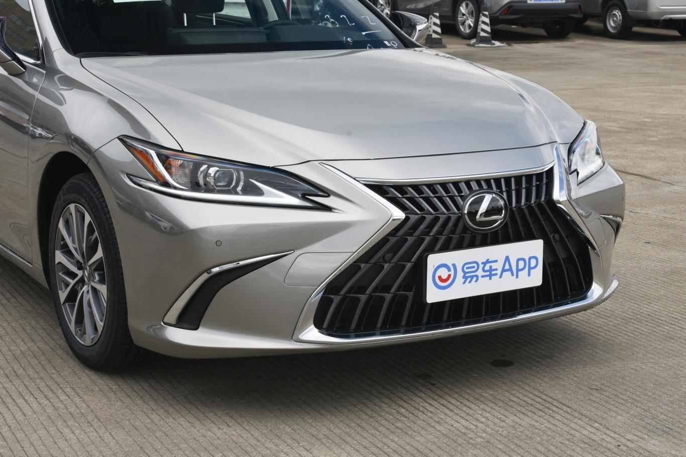 【雷克萨斯ES300h 卓越版前格栅侧俯拍图片-汽车图片大全】-易车