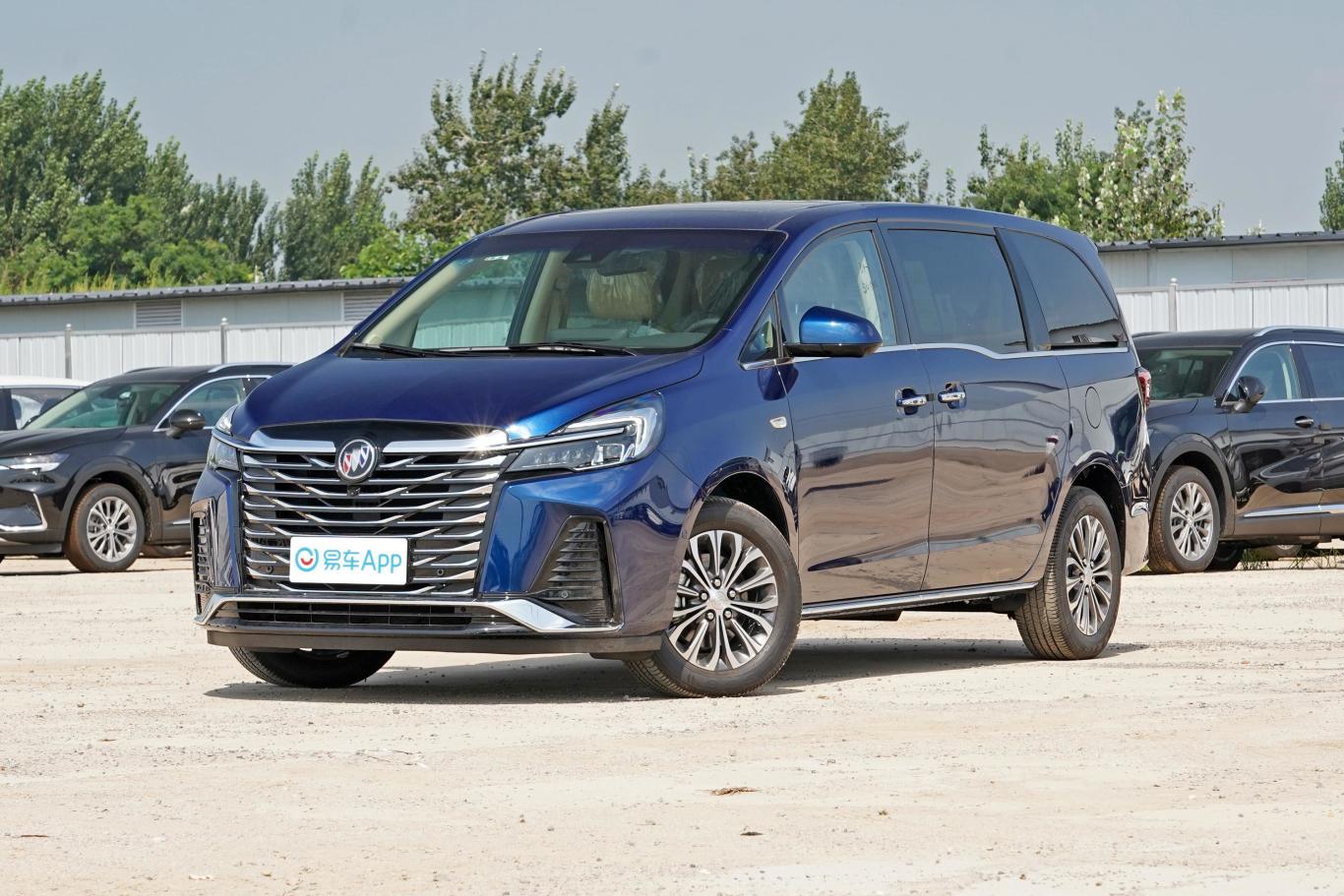 【别克GL8陆上公务舱 2.0T 智慧尊贵型 7座侧前45度车头向左水平图片-汽车图片大全】-易车