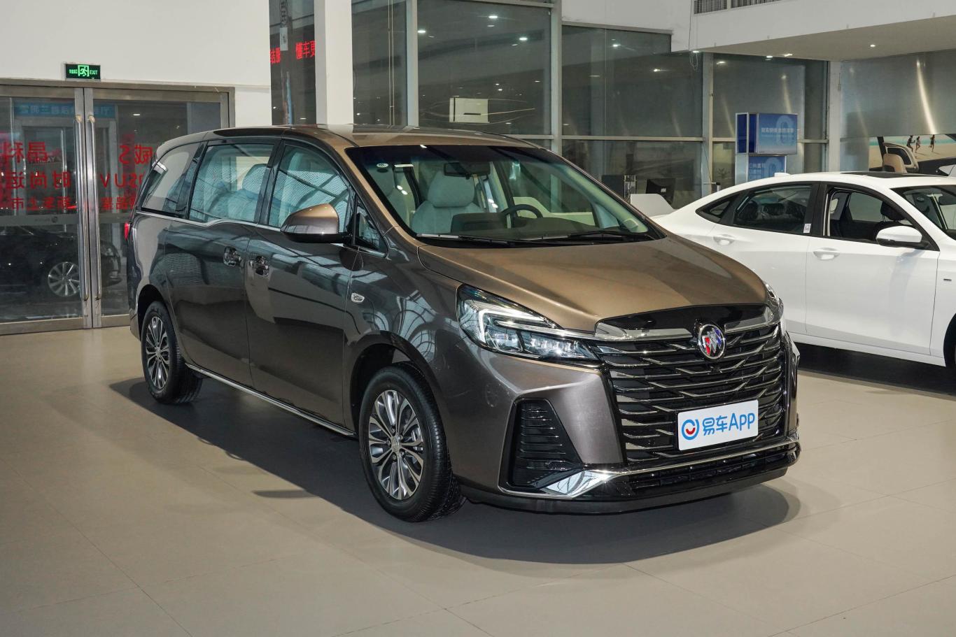 【别克GL8陆上公务舱 2.0T 舒适型 7座侧前45度车头向右水平图片-汽车图片大全】-易车