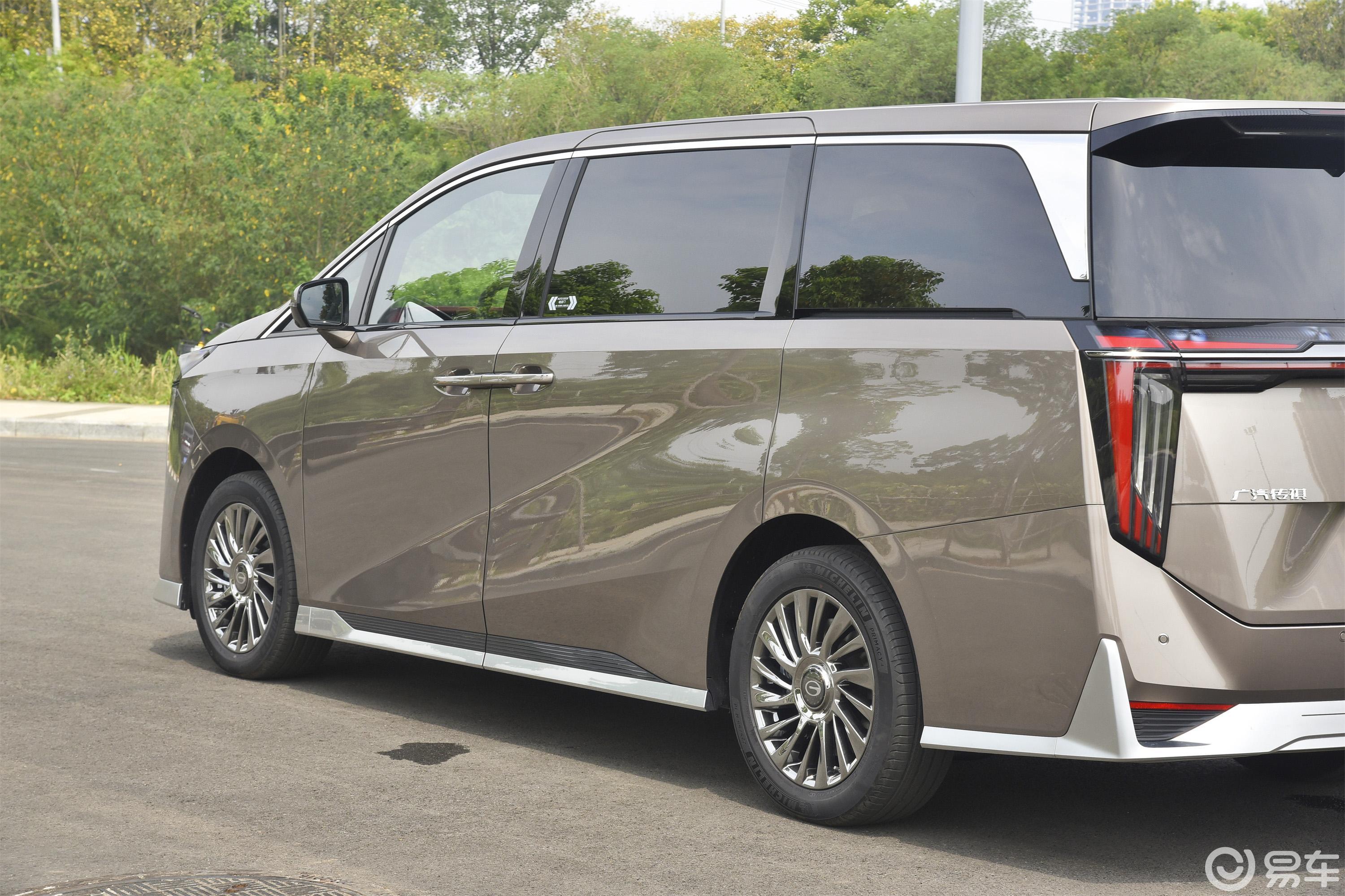 【传祺M8宗师系列 双擎 2.0T 御尊版 7座外观细节图片-汽车图片大全】-易车