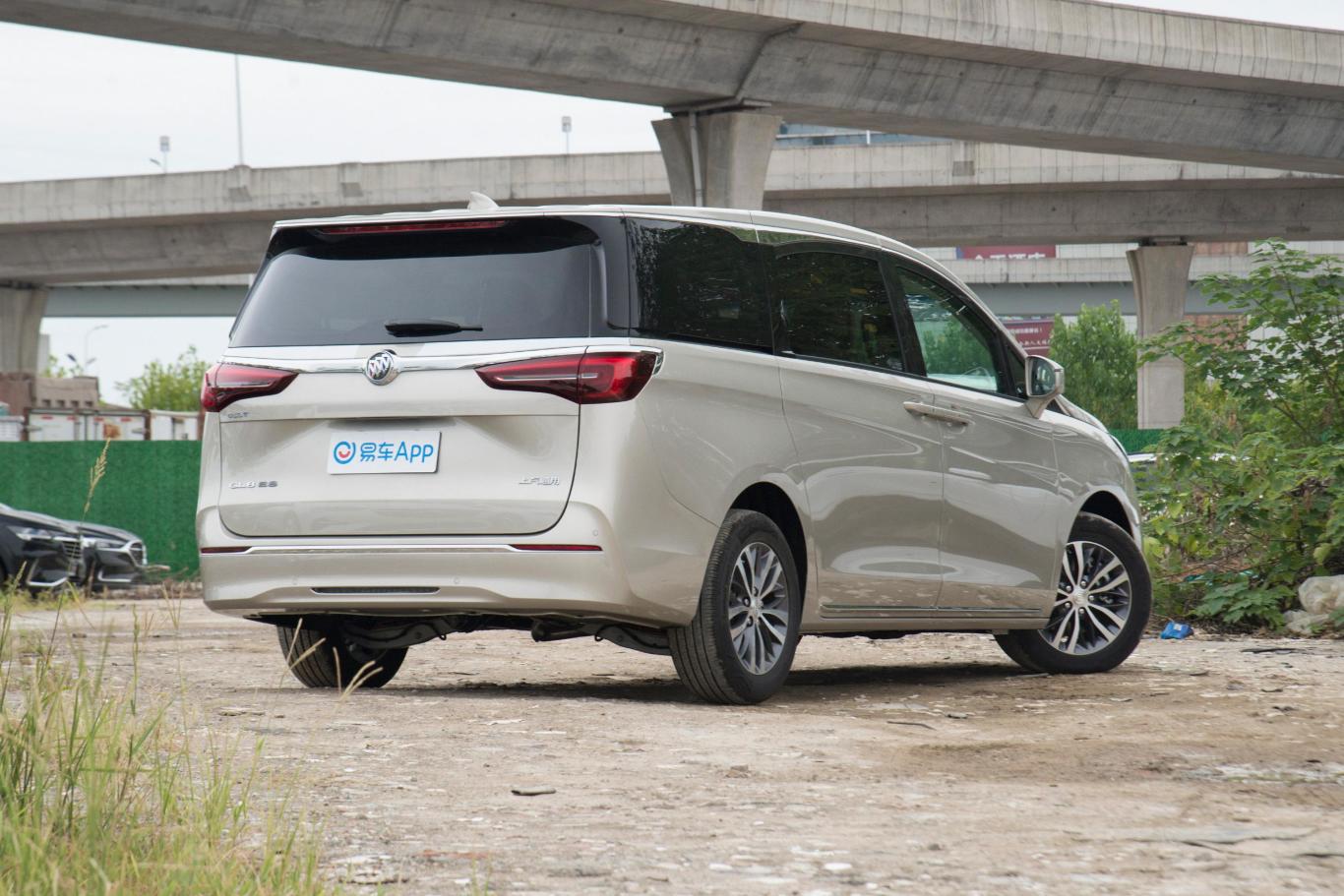 【别克GL8改款 ES陆尊 2.0T 舒适型 7座侧后45度车头向右水平图片-汽车图片大全】-易车