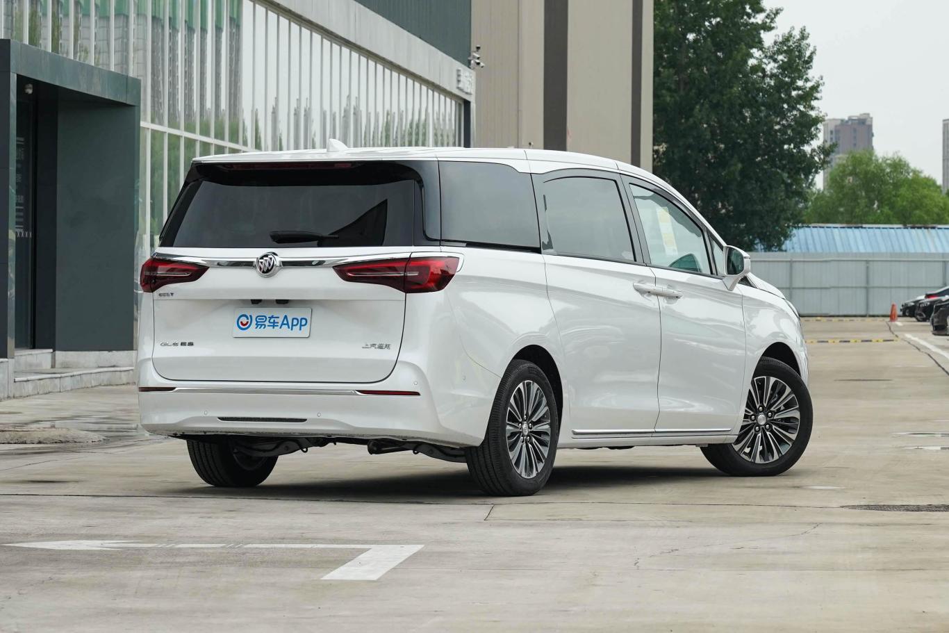 【别克GL8改款 ES陆尊 2.0T 豪华型 7座侧后45度车头向右水平图片-汽车图片大全】-易车