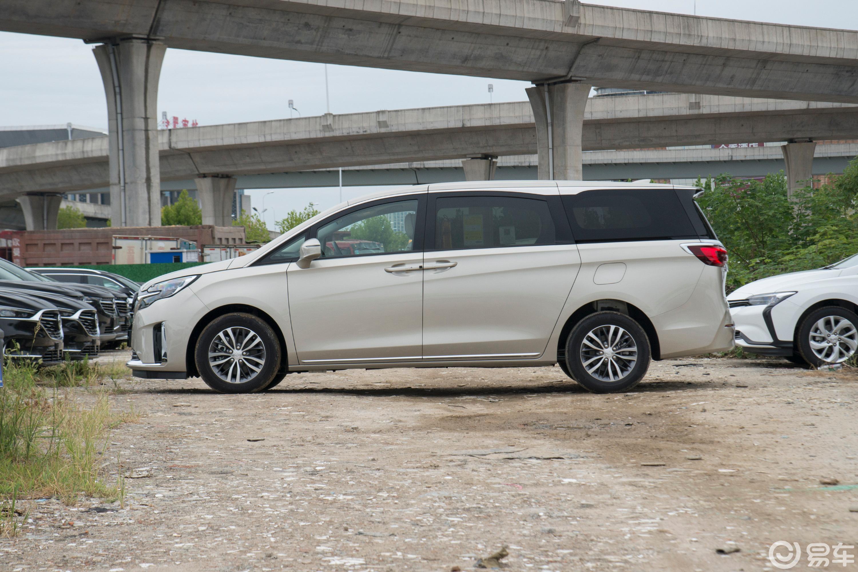 【别克GL8改款 ES陆尊 2.0T 舒适型 7座正侧车头向左水平图片-汽车图片大全】-易车