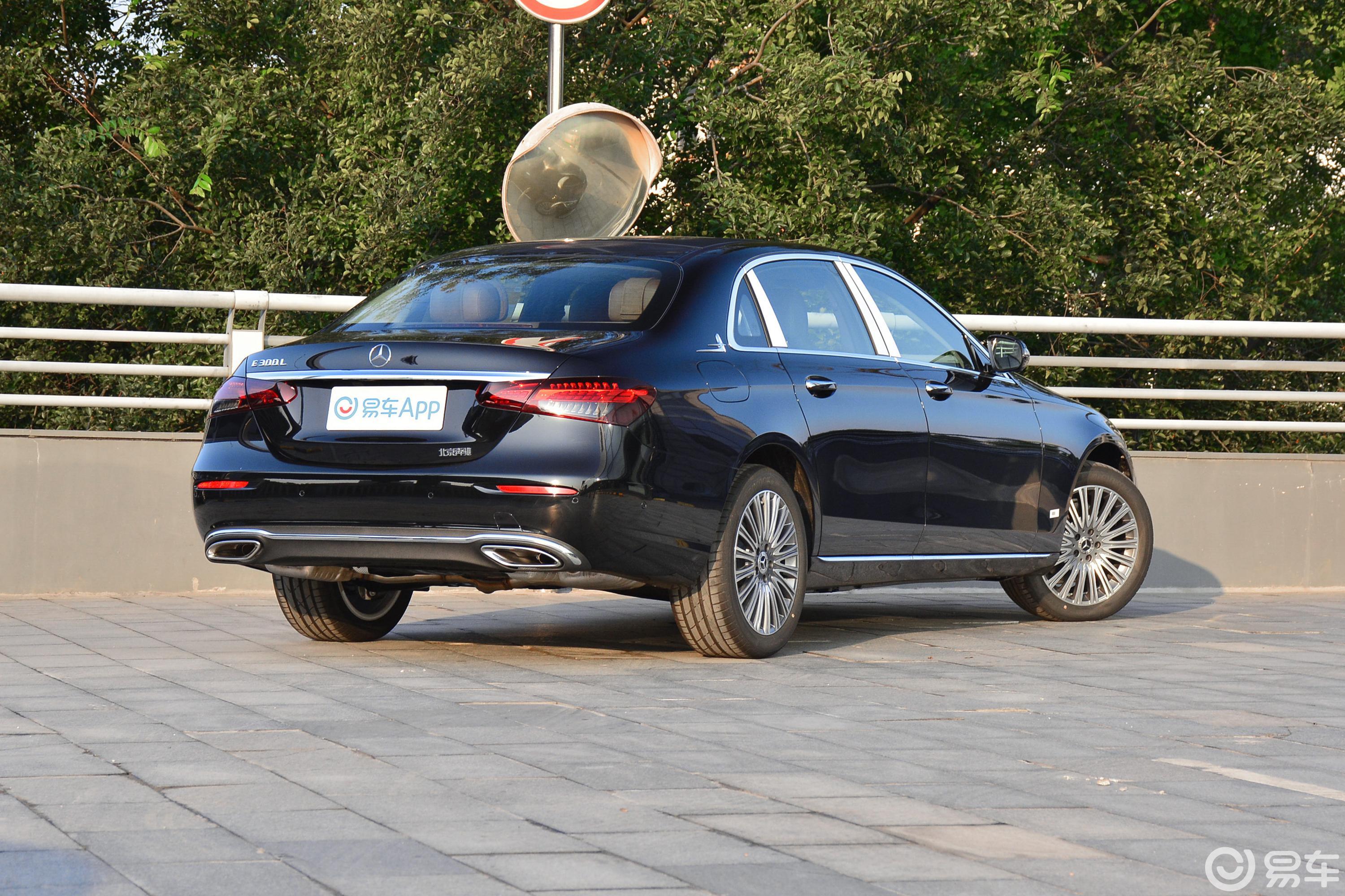 【奔驰E级E 300 L 时尚型侧后45度车头向右水平图片-汽车图片大全】-易车