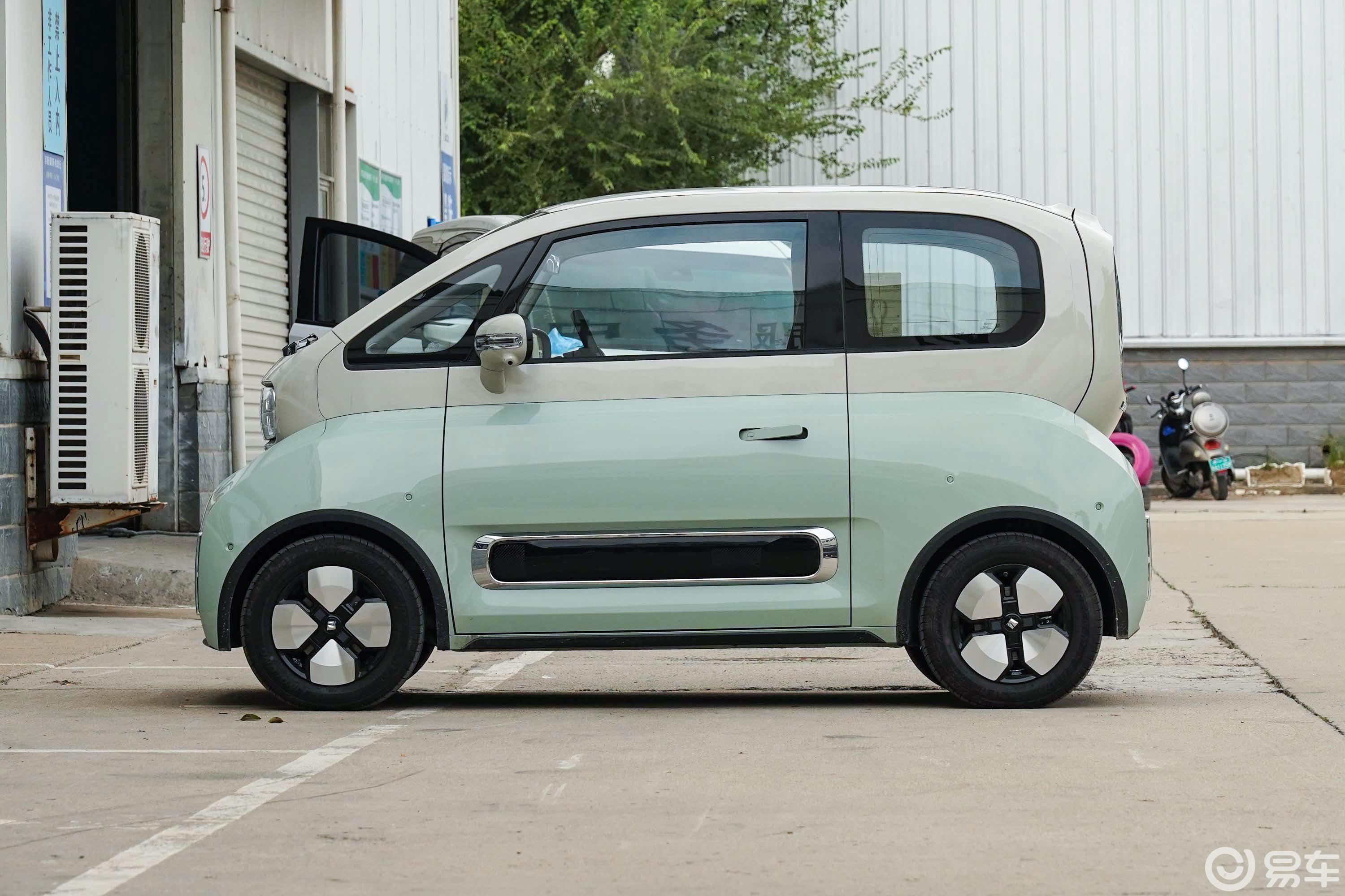 【宝骏KiWi EV301km 大疆版 磷酸铁锂正侧车头向左水平图片-汽车图片大全】-易车