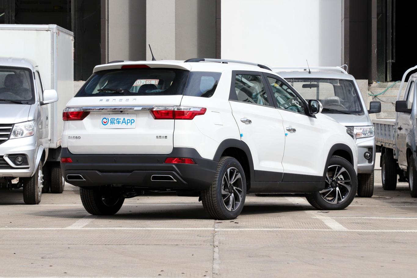 【风光S5601.5T 手动都市版 7座侧后45度车头向右水平图片-汽车图片大全】-易车