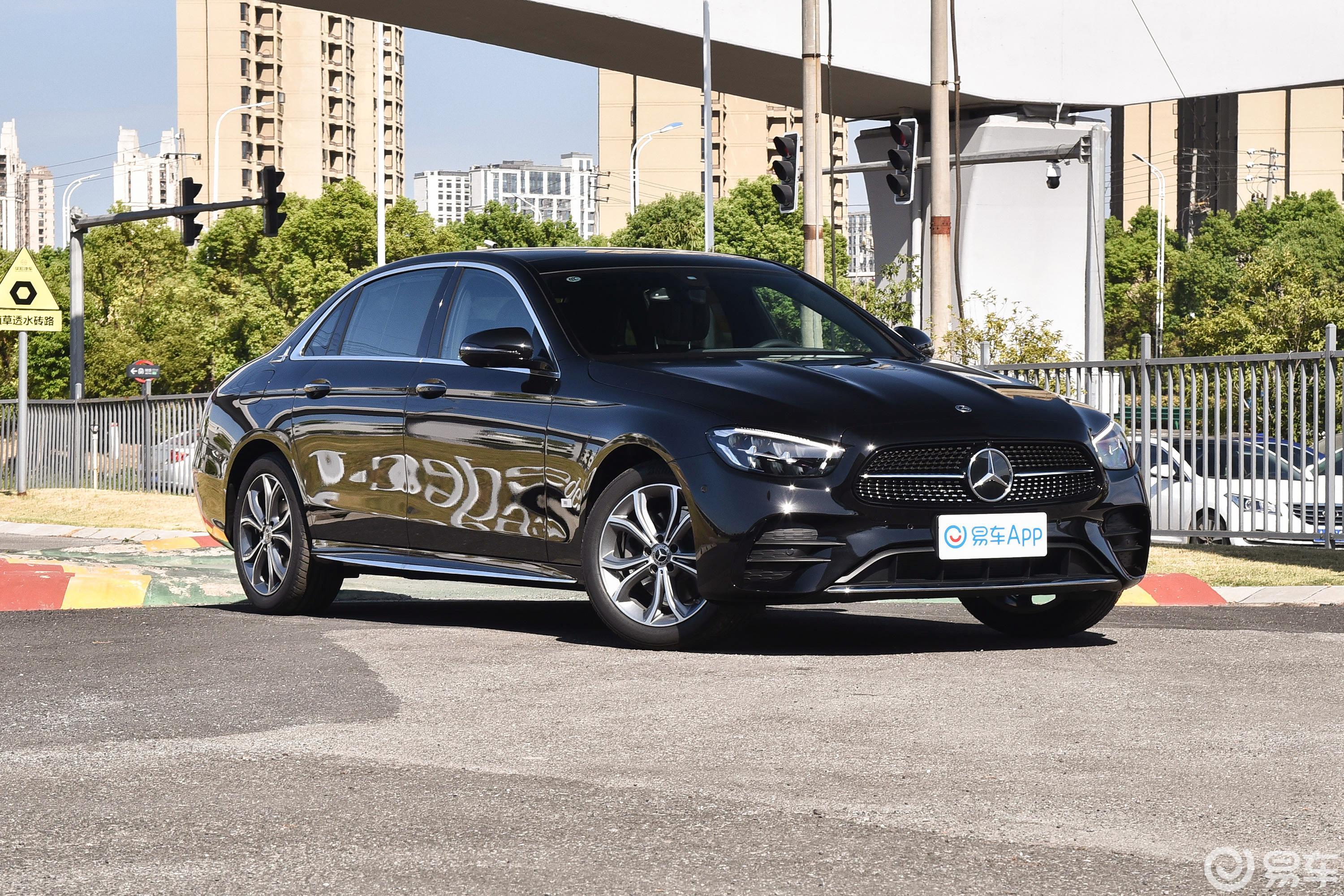 【奔驰E级E 300 L 运动豪华型侧前45度车头向右水平图片-汽车图片大全】-易车