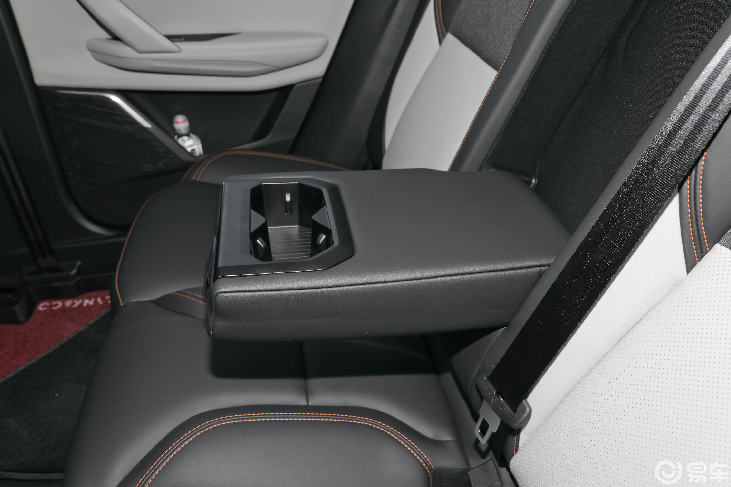 【领克06Remix 1.5T 型Plus后排中央扶手图片-汽车图片大全】-易车