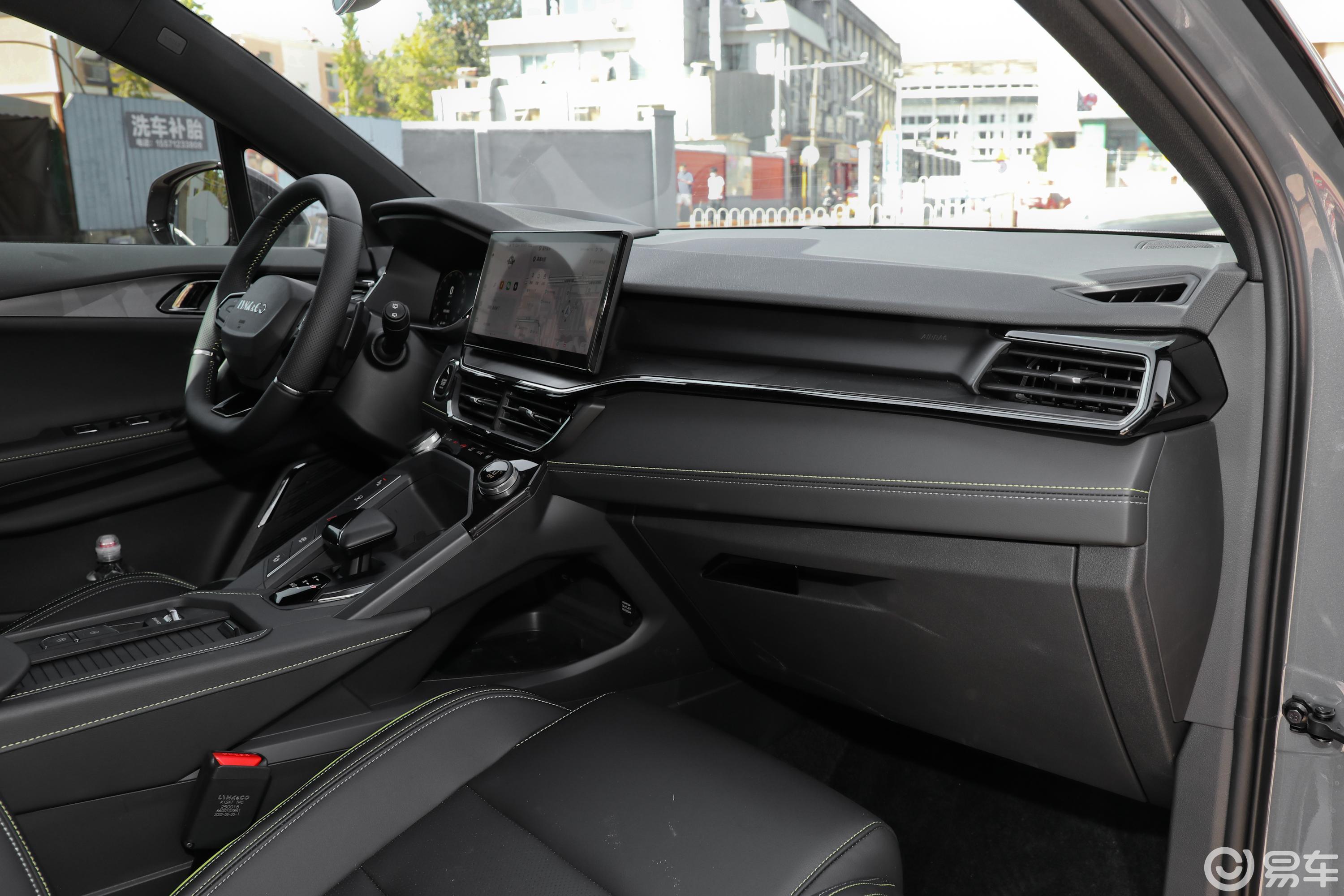【领克06Remix 1.5T 劲Halo内饰全景副驾驶员方向图片-汽车图片大全】-易车