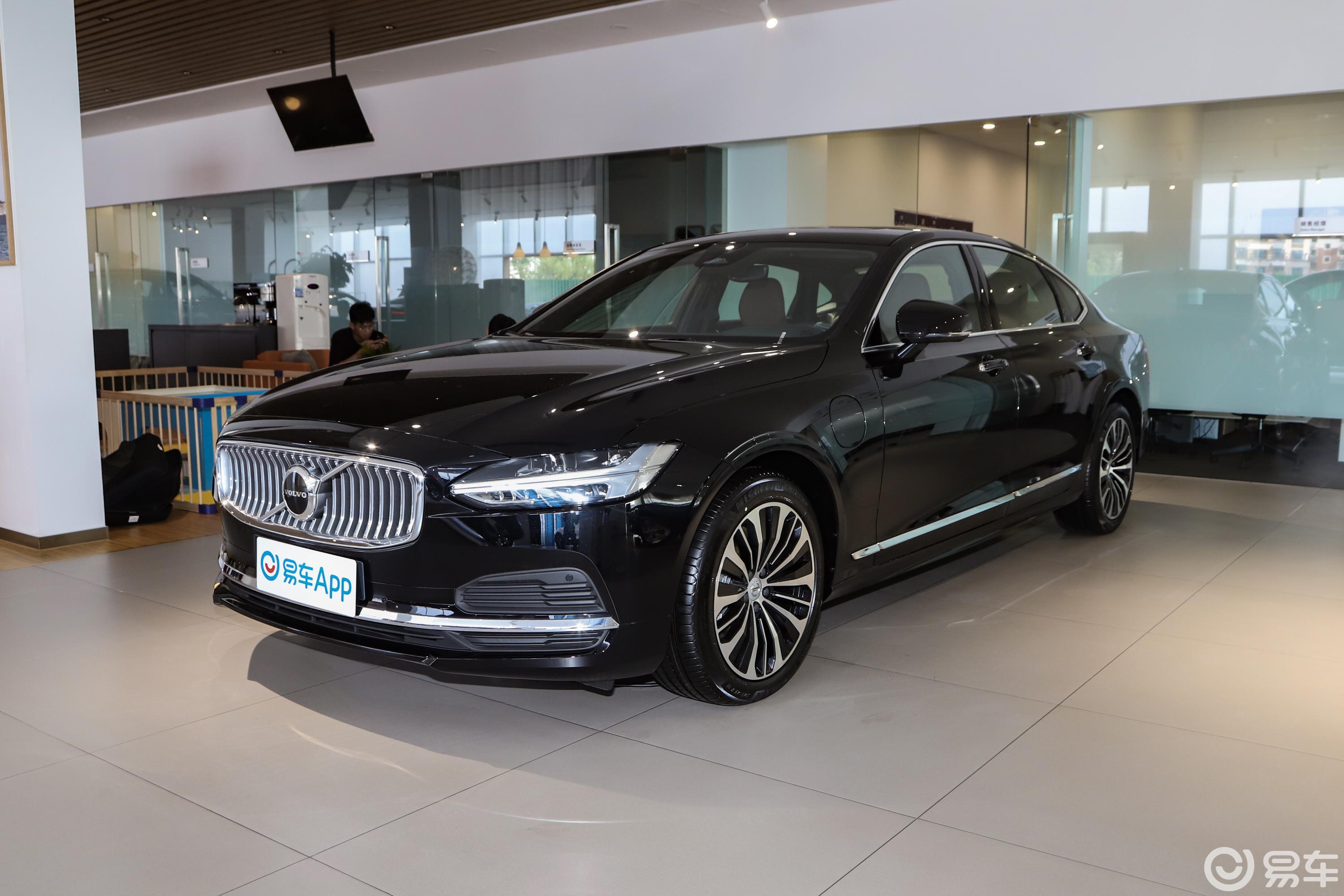 【沃尔沃S90 RECHARGET8 长续航 智逸豪华版侧前45度车头向左水平图片-汽车图片大全】-易车