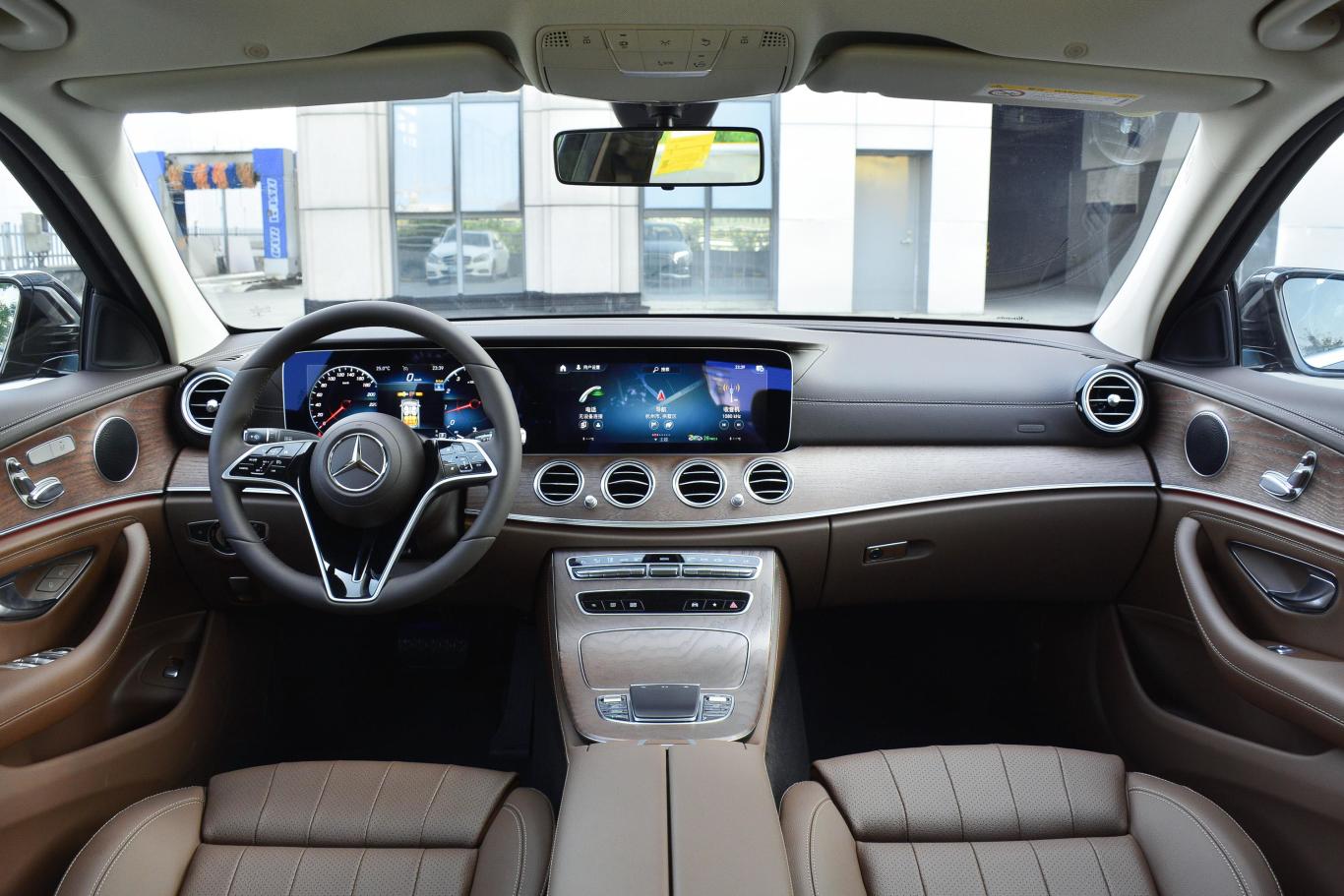 【奔驰E级E 260 L内饰全景正拍图片-汽车图片大全】-易车