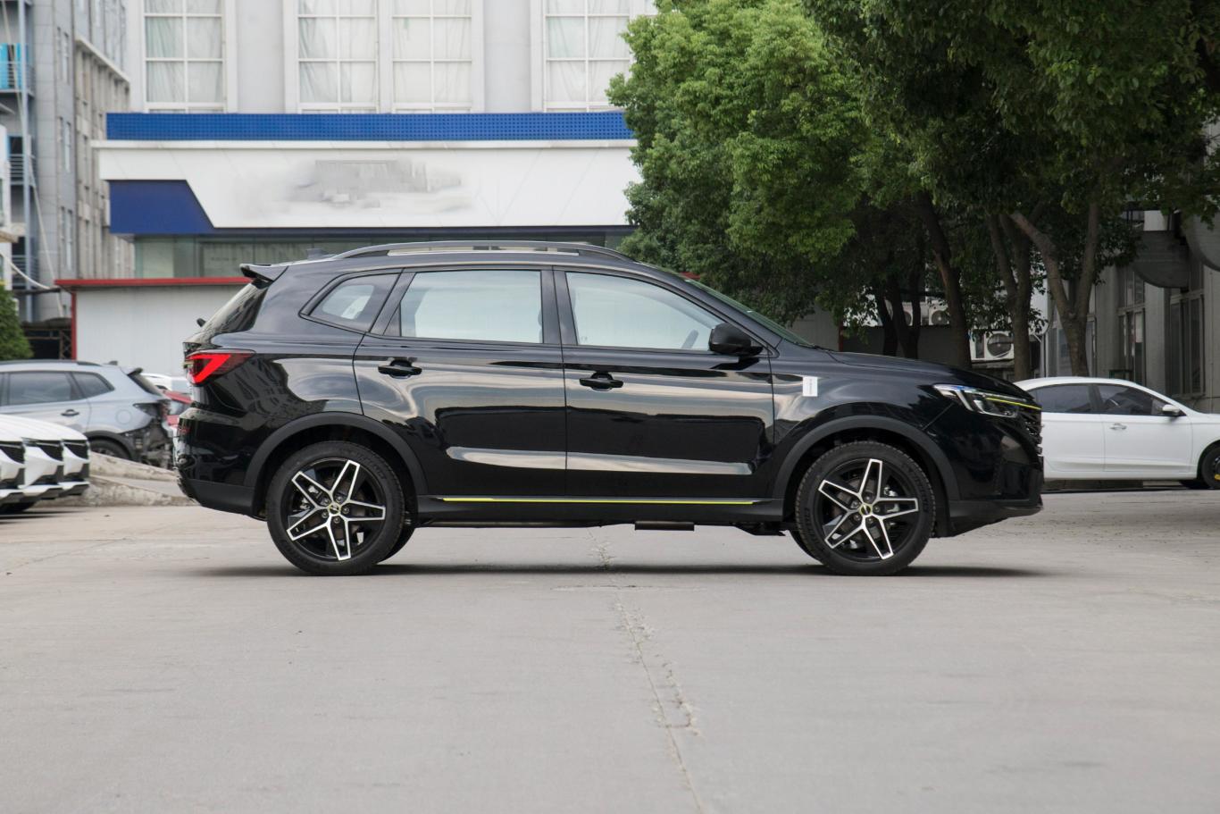 【荣威RX5PLUS 330TGI 双离合领潮智享版正侧车头向右水平图片-汽车图片大全】-易车