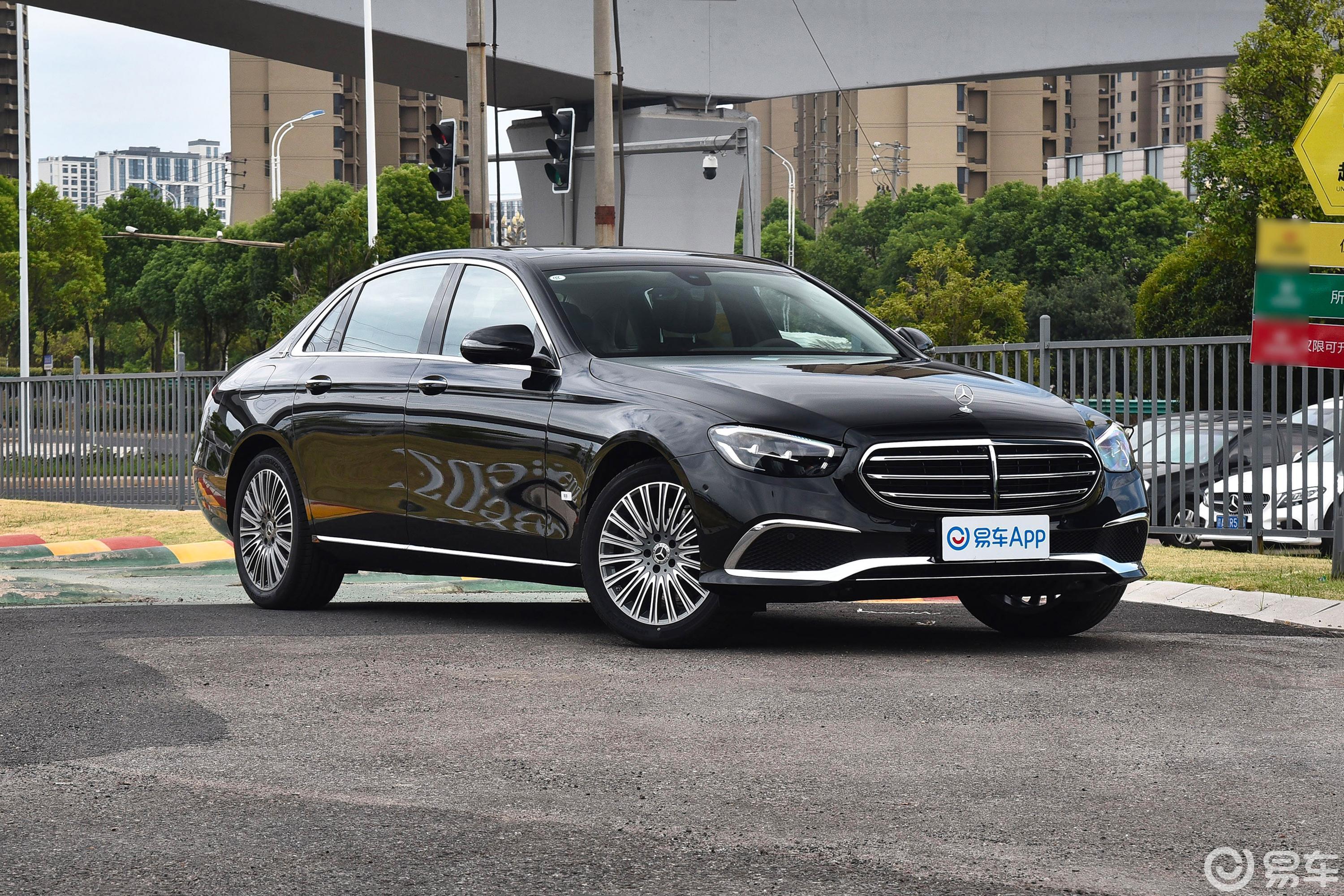 【奔驰E级E 300 L 豪华型侧前45度车头向右水平图片-汽车图片大全】-易车