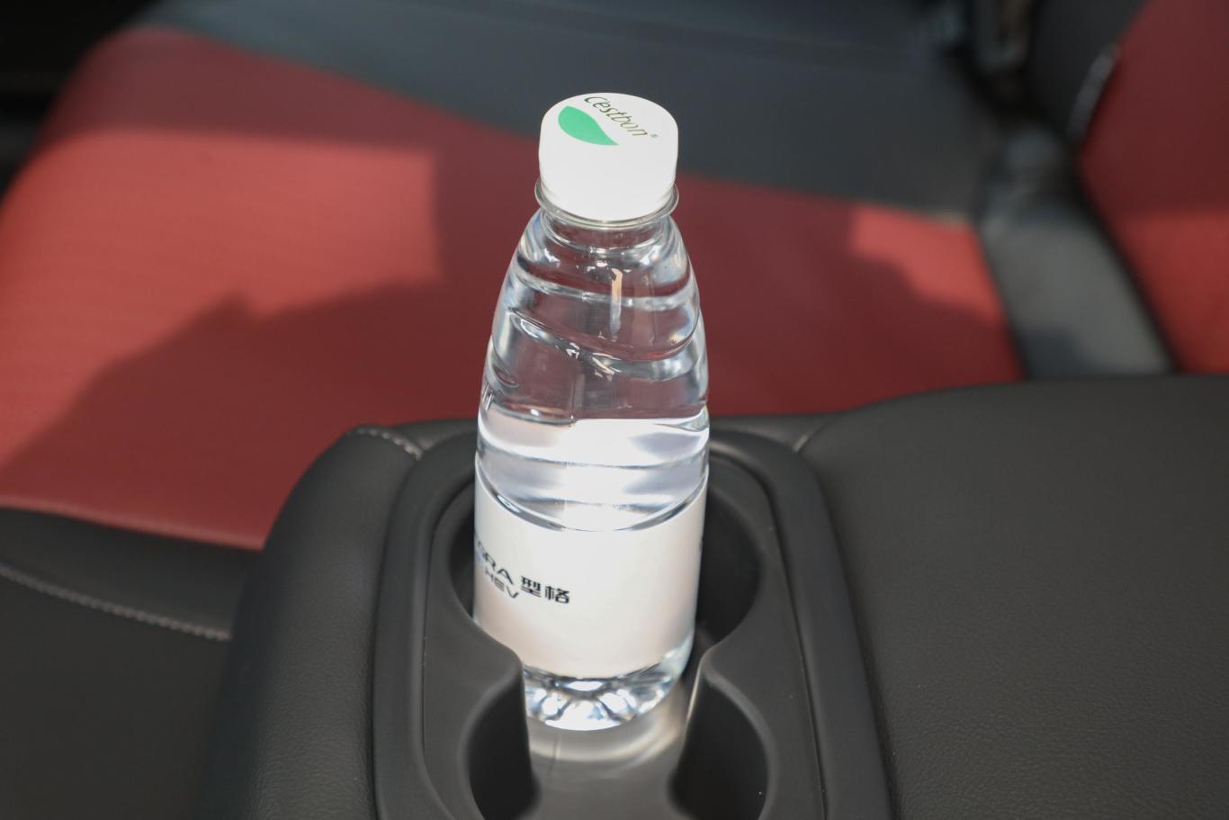 【型格e:HEV 2.0L 锐·尊享版后排杯架图片-汽车图片大全】-易车