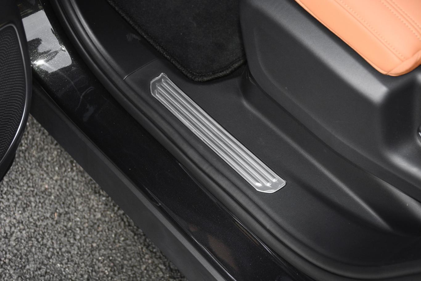 【领克09 EM-PEM-P 2.0T 190km 远航版AM 7座后排空间图片-汽车图片大全】-易车