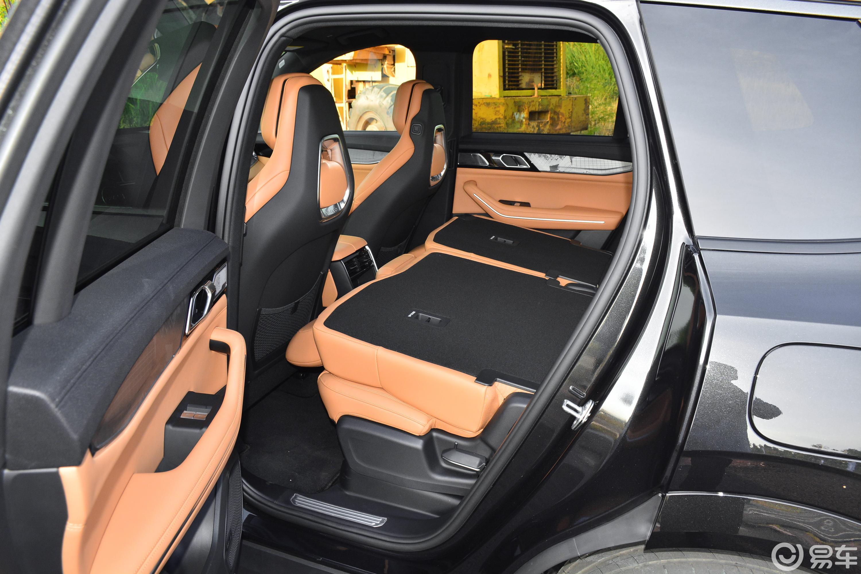 【领克09 PHEVEM-P 2.0T 190km 远航版AM 7座后排空间图片-汽车图片大全】-易车