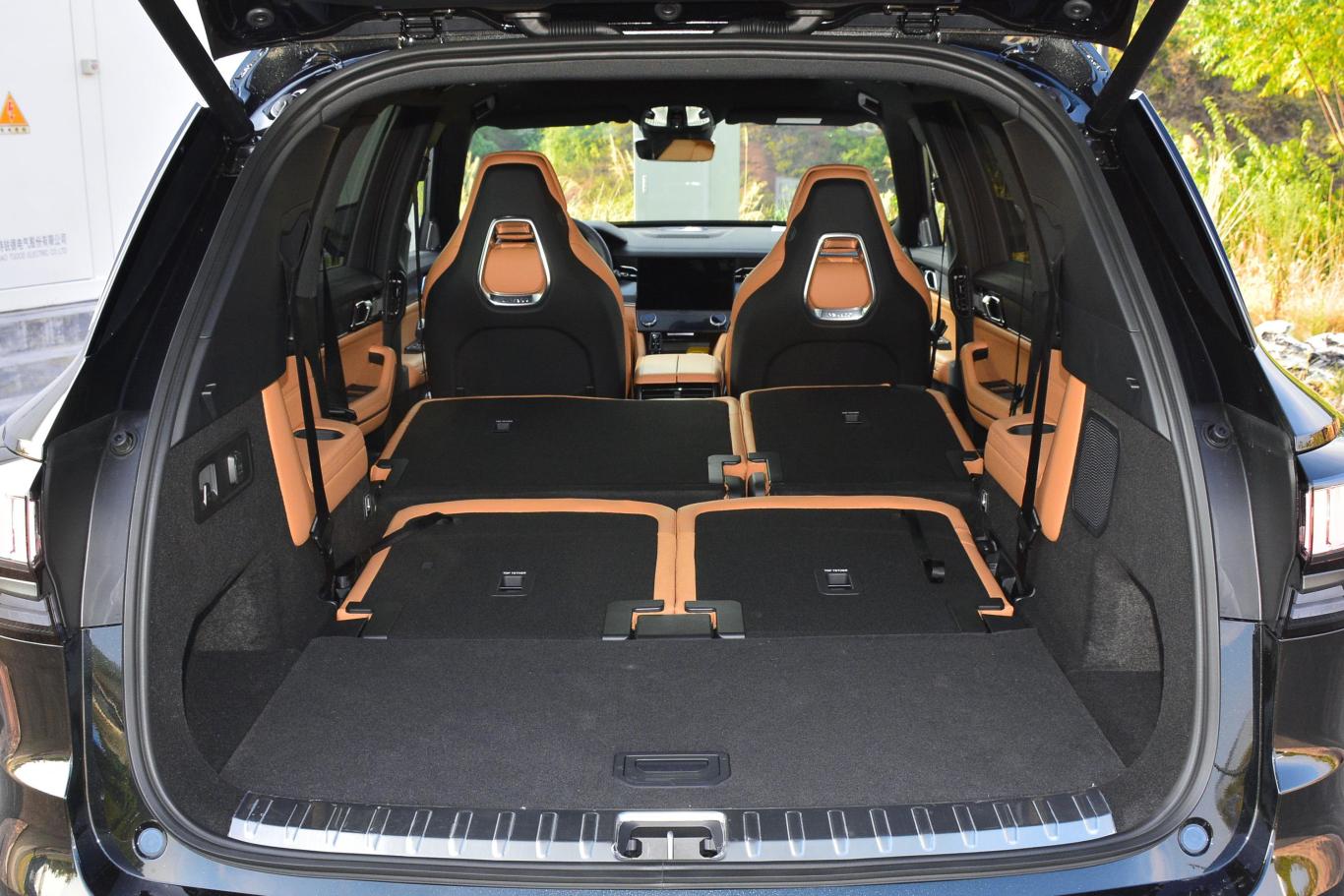 【领克09 EM-PEM-P 2.0T 190km 远航版AM 7座两排全部放倒图片-汽车图片大全】-易车