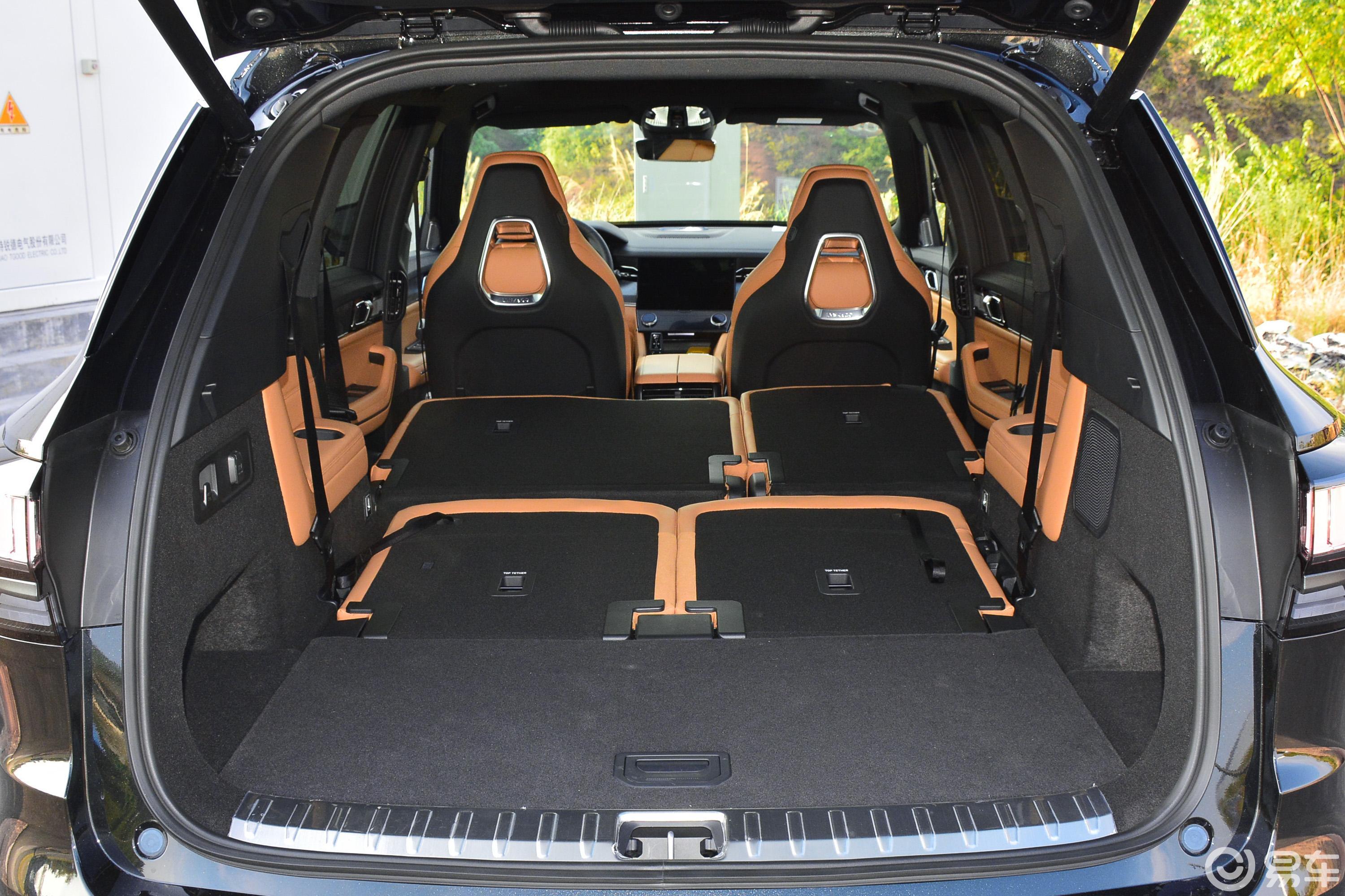 【领克09 PHEVEM-P 2.0T 190km 远航版AM 7座两排全部放倒图片-汽车图片大全】-易车