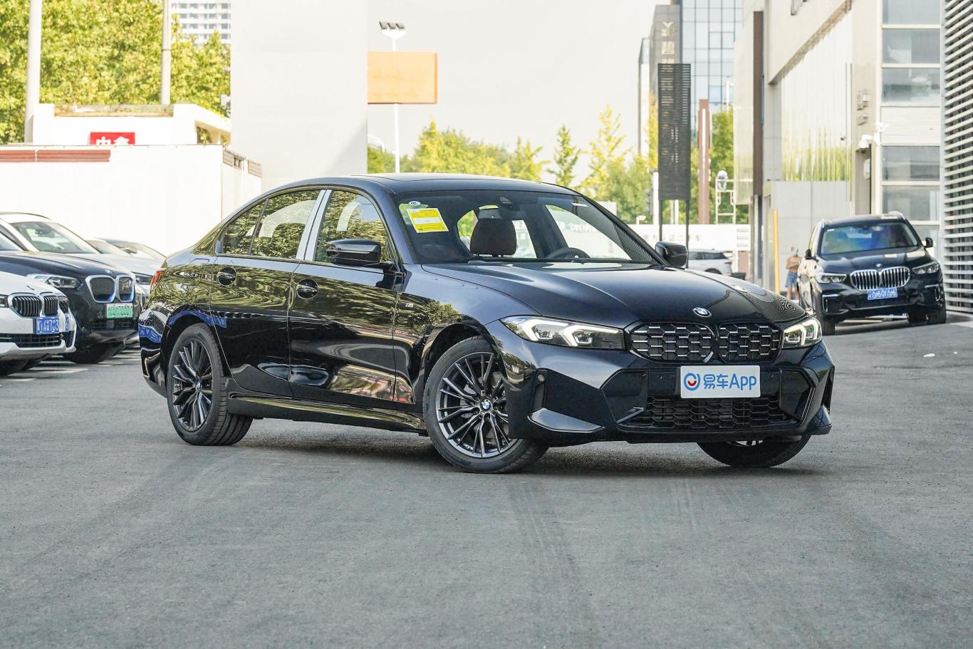 【宝马3系325i M运动曜夜套装侧前45度车头向右水平图片-汽车图片大全】-易车