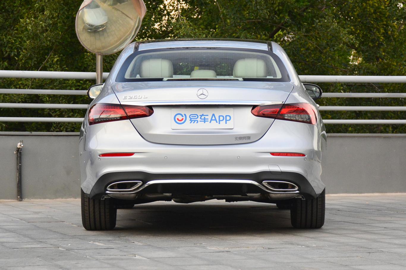 【奔驰E级E 260 L 运动型正后水平图片-汽车图片大全】-易车