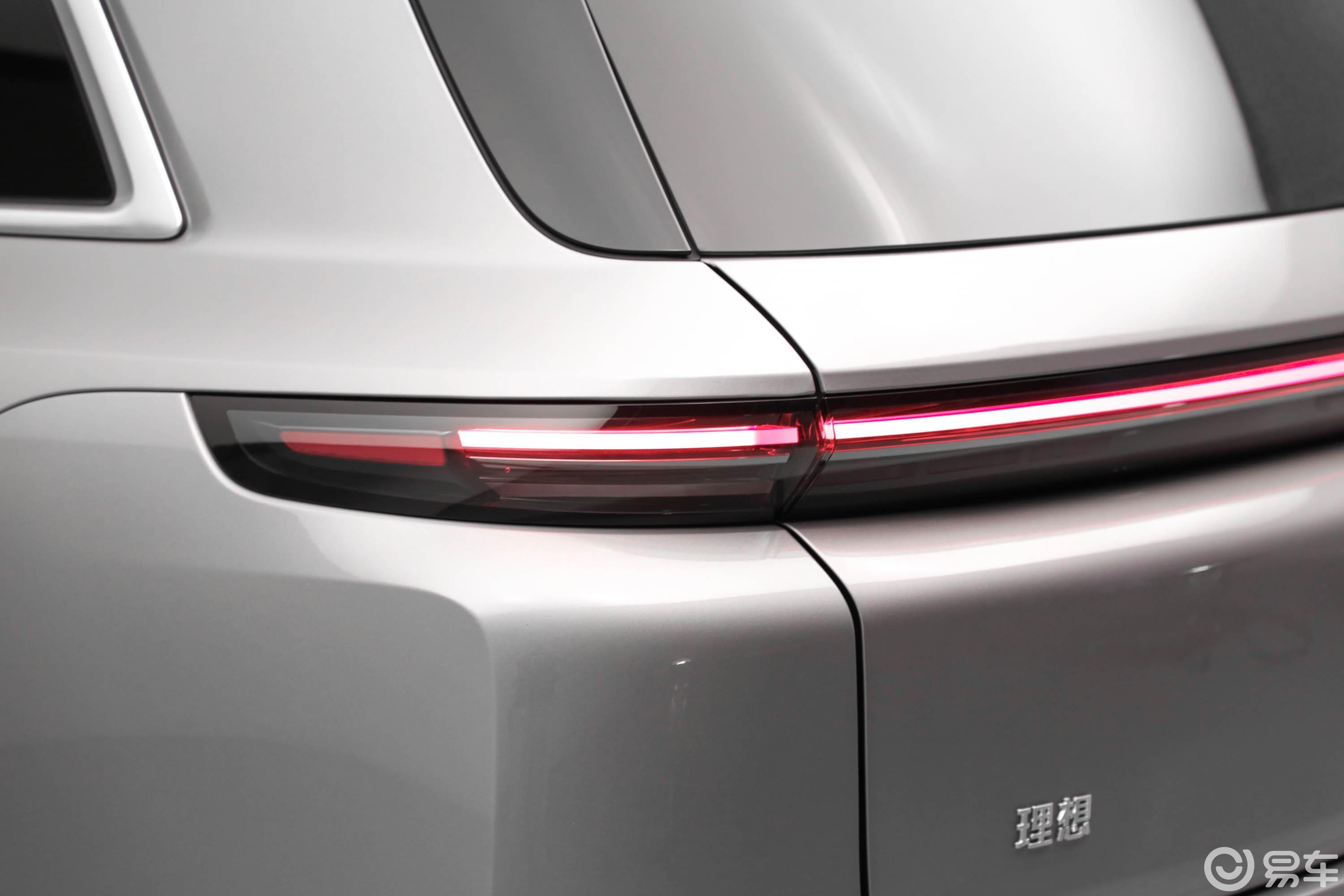 【理想L8L8 Max版尾灯侧45度俯拍图片-汽车图片大全】-易车
