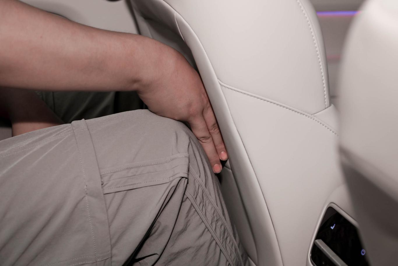 【理想L8L8 Max后排腿部空间图片-汽车图片大全】-易车