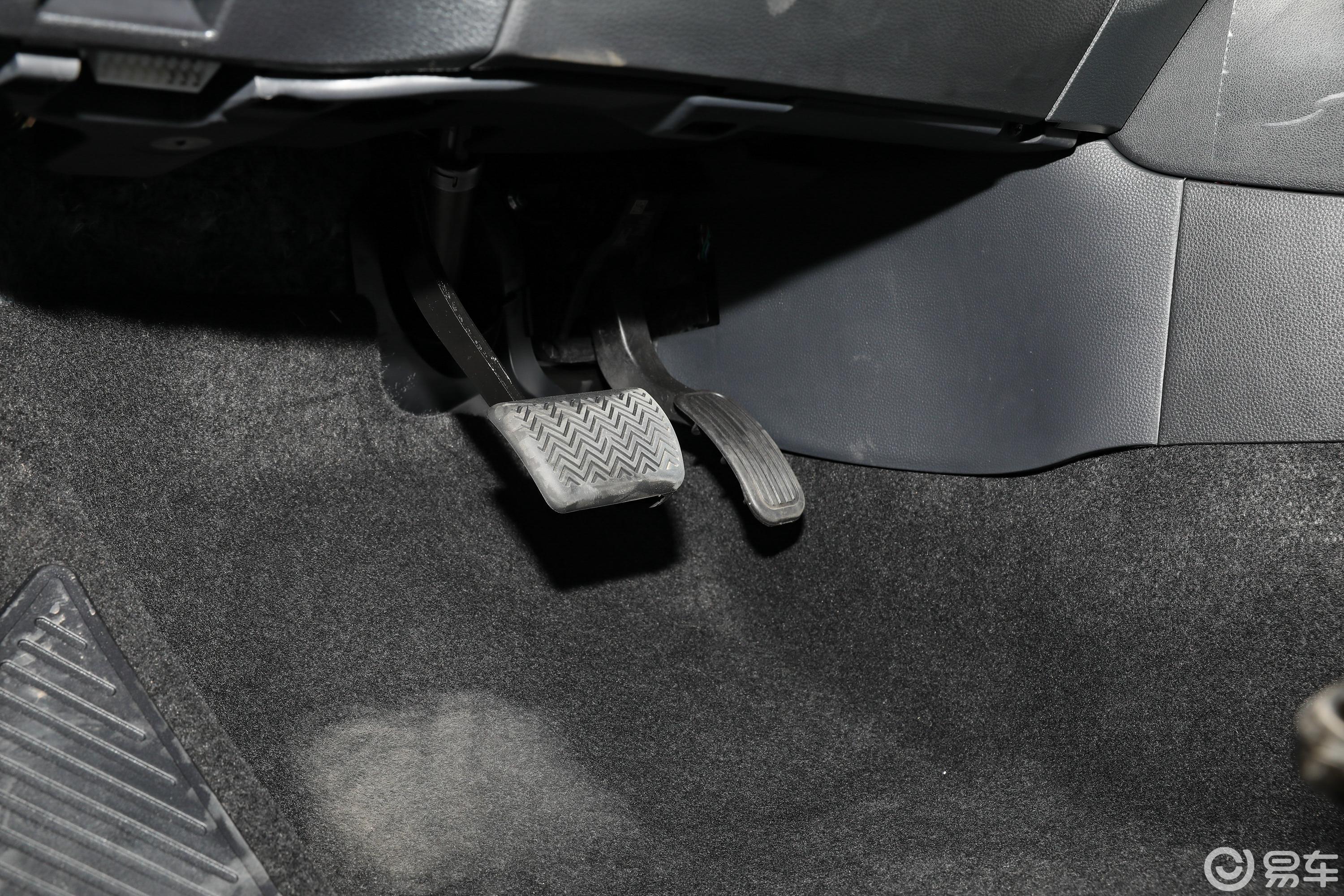 【雷凌改款 1.5L 进取版脚踏板图片-汽车图片大全】-易车