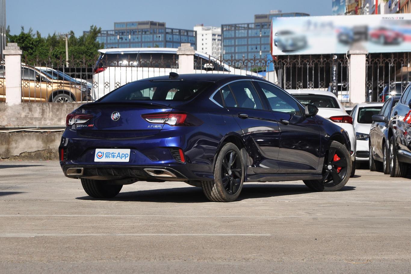 【君威GS 尊贵型侧后45度车头向右水平图片-汽车图片大全】-易车