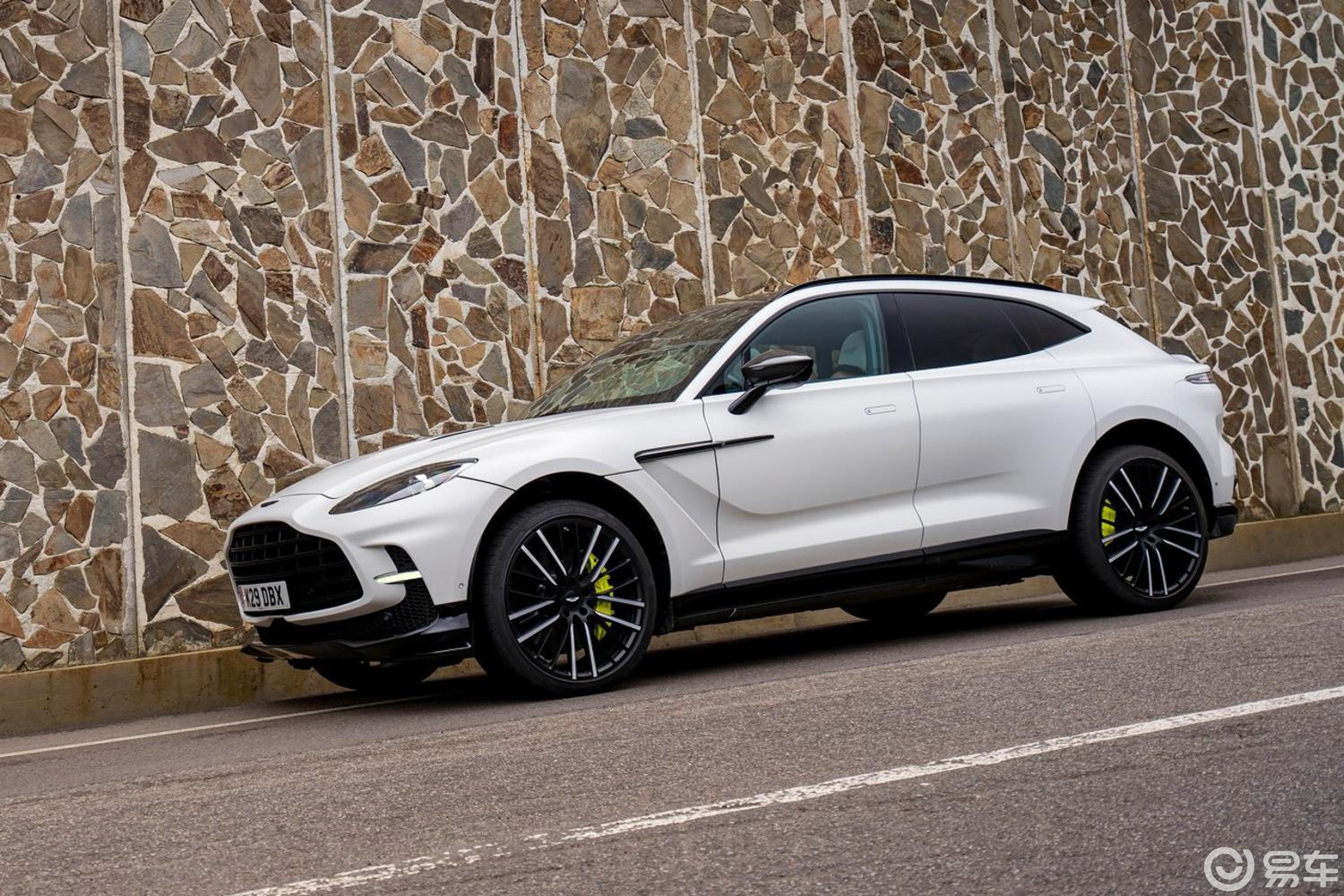 【阿斯顿·马丁DBX图片-汽车图片大全】-易车