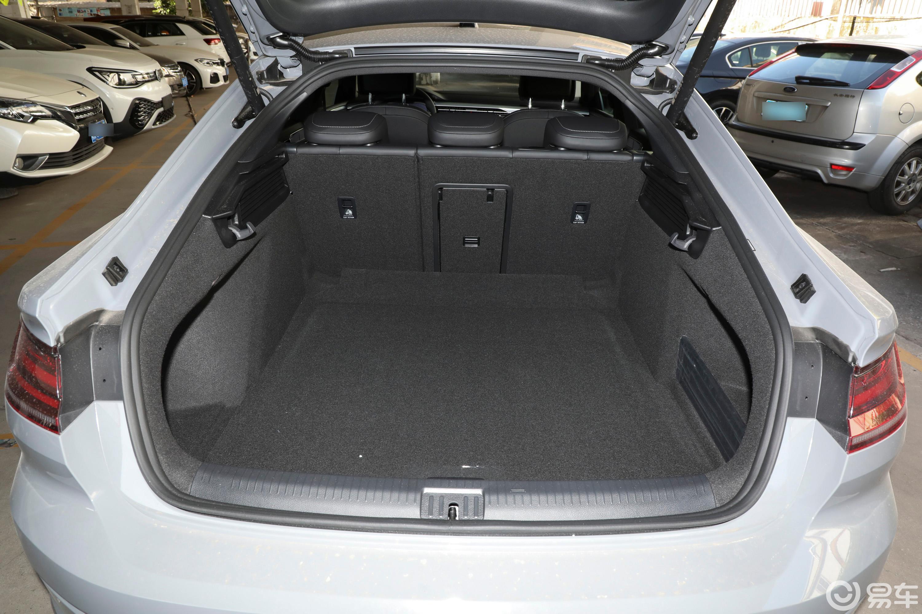 【一汽-大众CC330TSI 炫目版后备厢空间特写图片-汽车图片大全】-易车