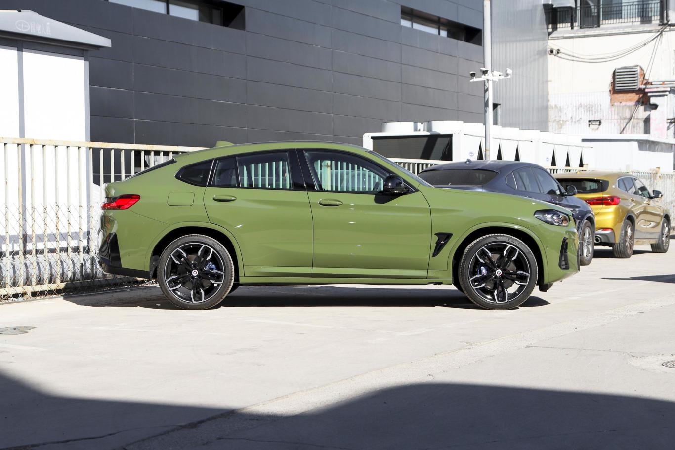 【宝马X4M40i正侧车头向右水平图片-汽车图片大全】-易车