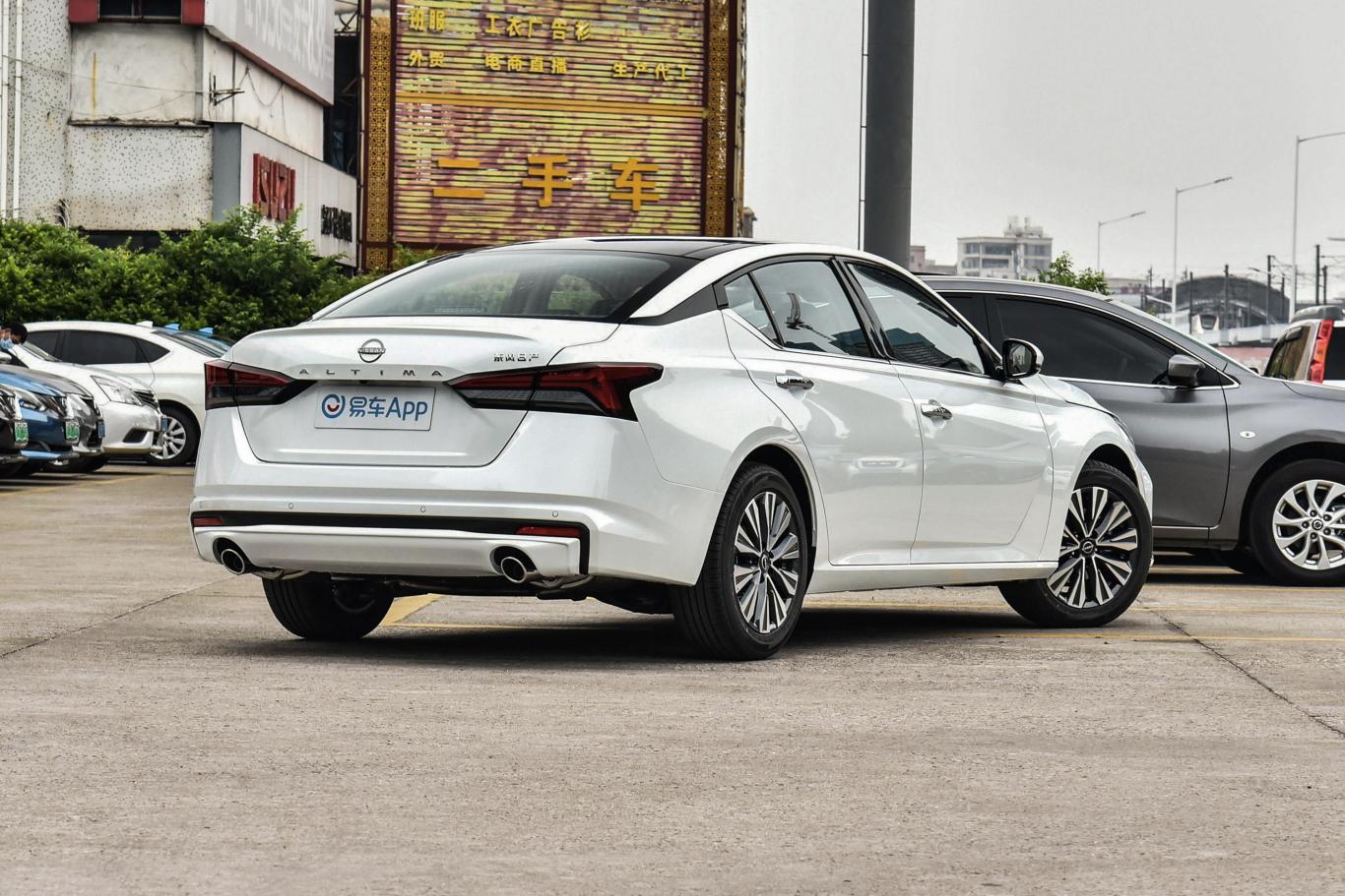 【天籁2.0L XL-TLS 悦享版侧后45度车头向右水平图片-汽车图片大全】-易车