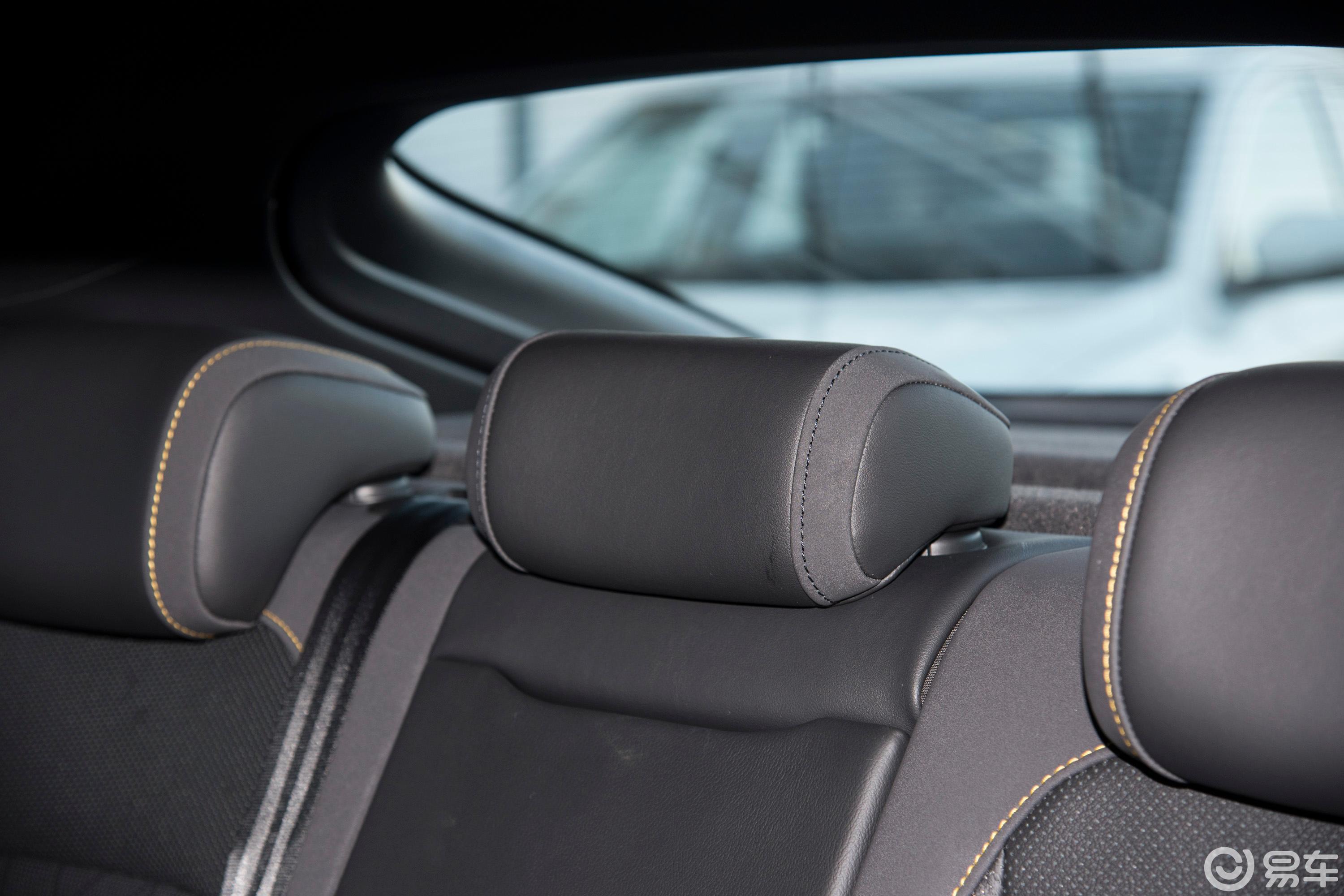 【一汽-大众CC380TSI 夺目版后排空间图片-汽车图片大全】-易车